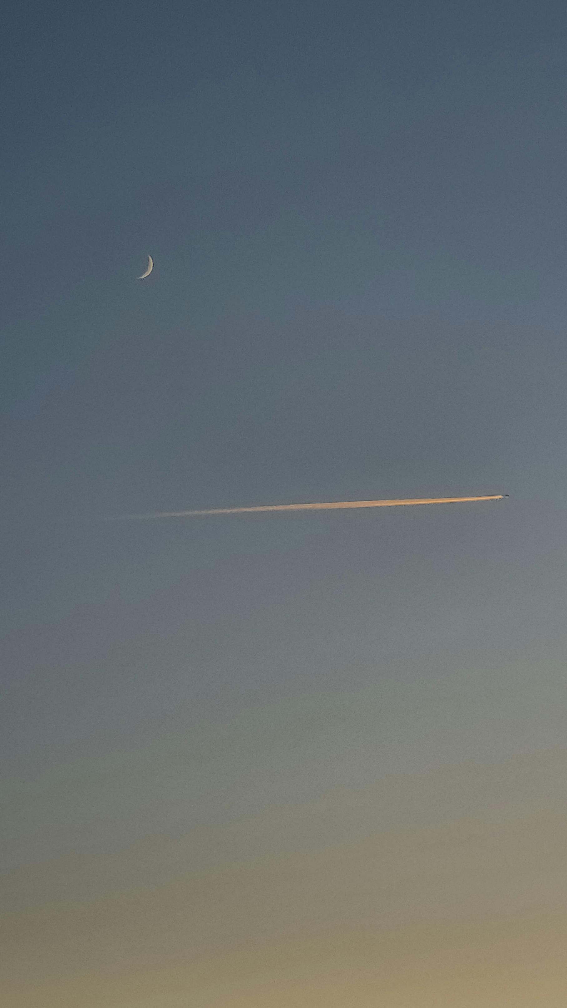 Jet Trail in Sky in Evening · Free Stock Photo