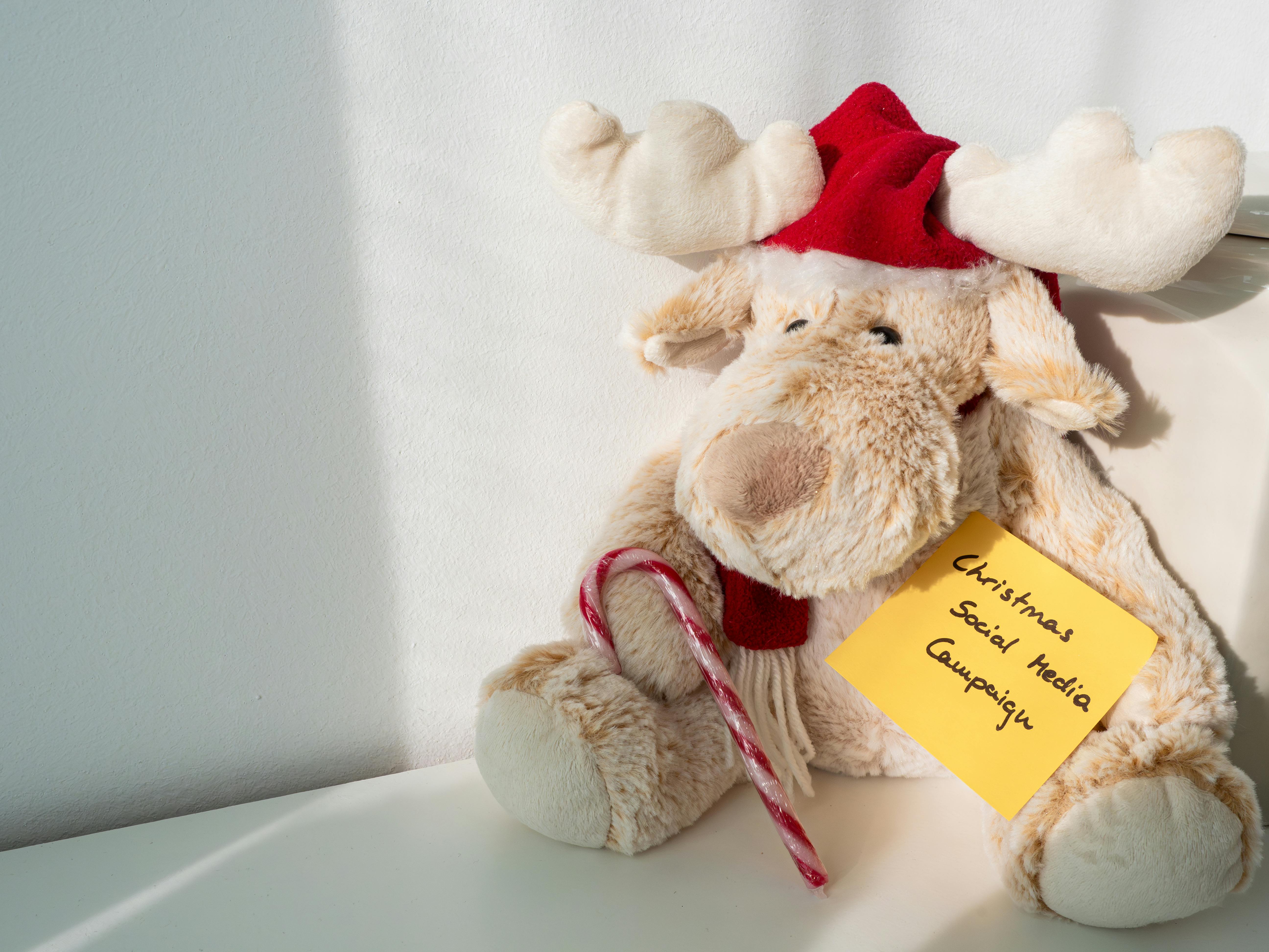 Christmas Toy with Reminder for Work · Free Stock Photo