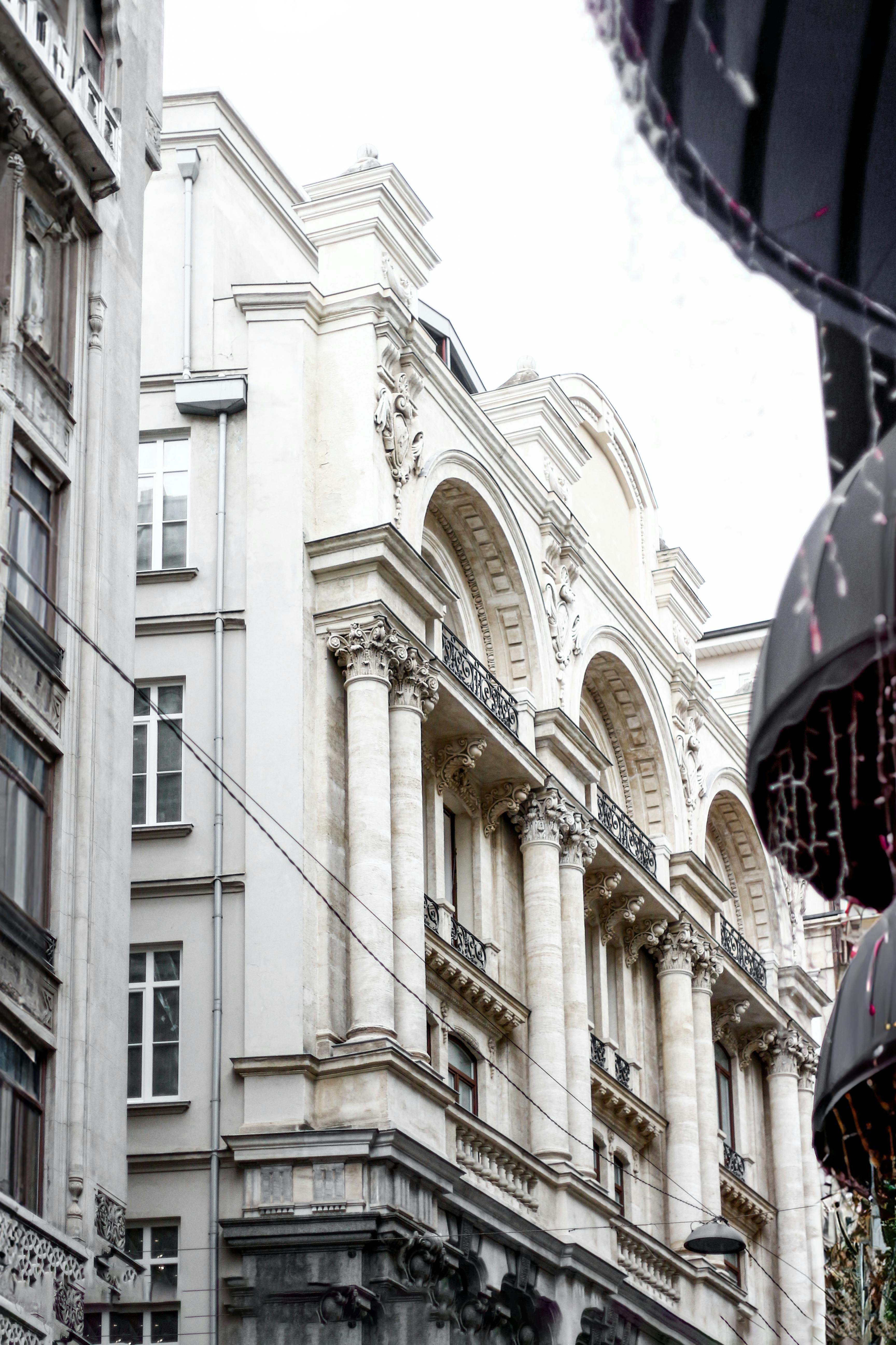 Red Wall of Building in Kolkata in India · Free Stock Photo