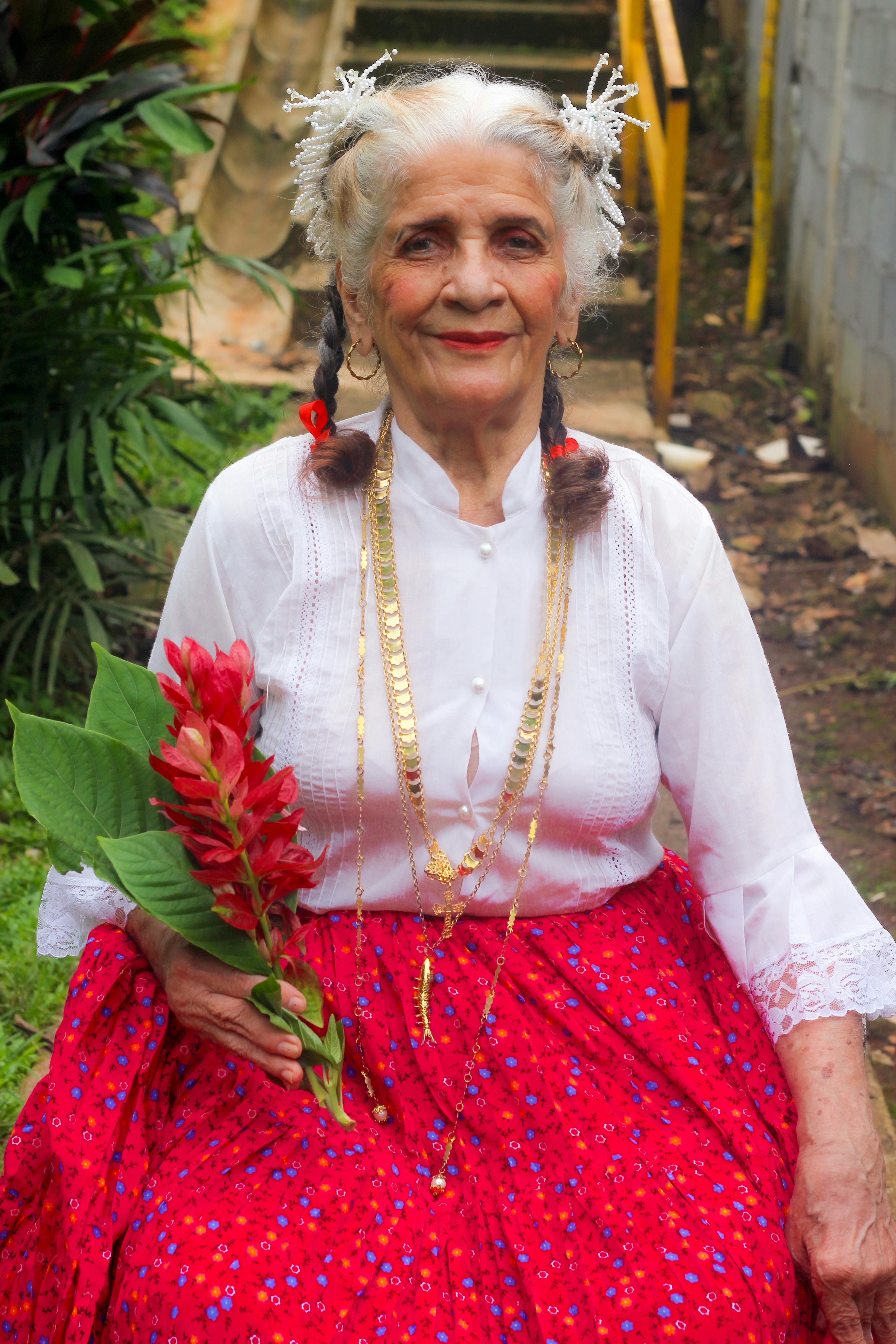 Woman in Pollera a Traditional One Piece Skirt and Matching Blouse ...