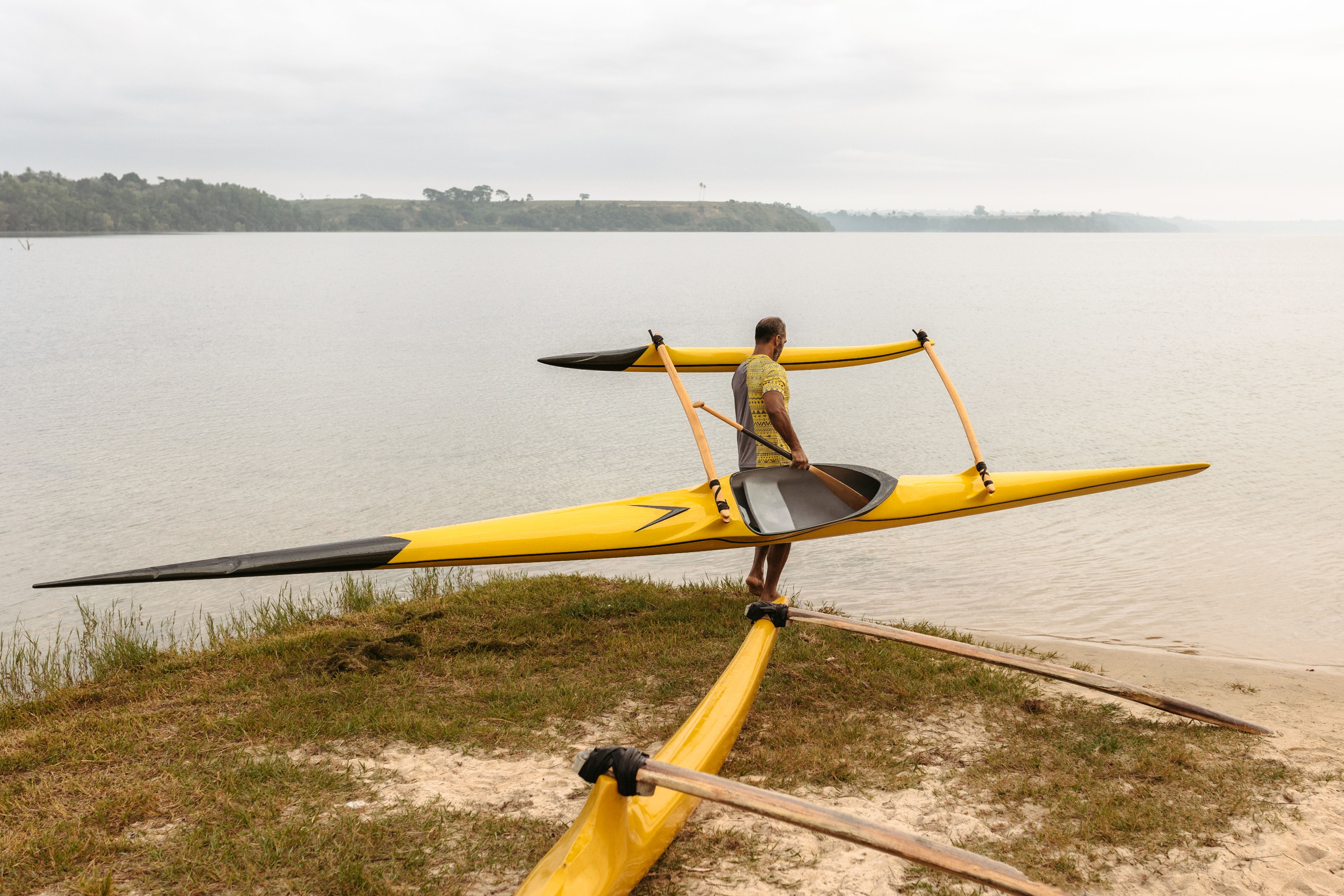 Man Carrying Kayak onto Lake · Free Stock Photo