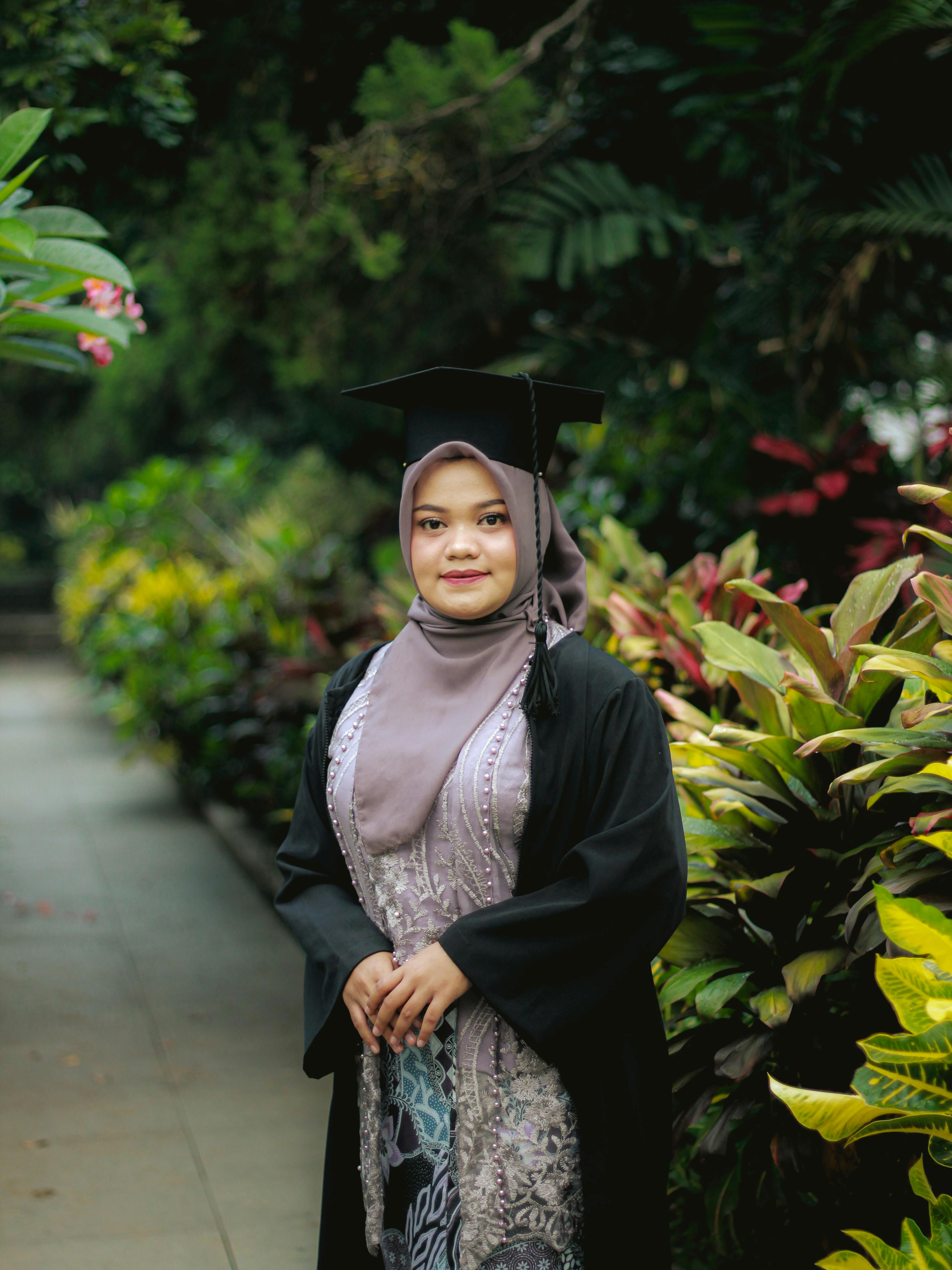 Graduate Hijab Photos, Download The BEST Free Graduate Hijab Stock ...