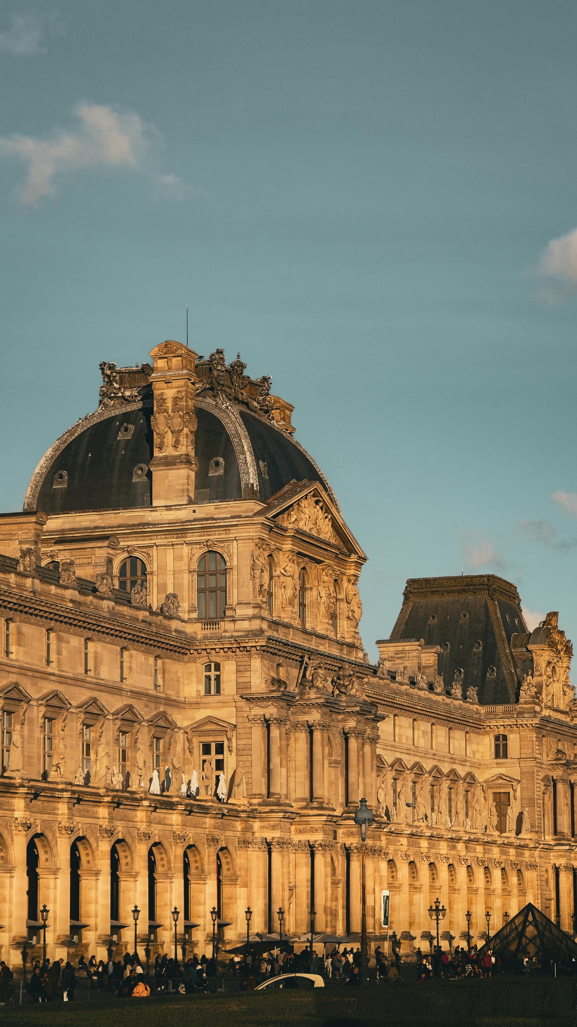 Louvre in Sunlight · Free Stock Photo