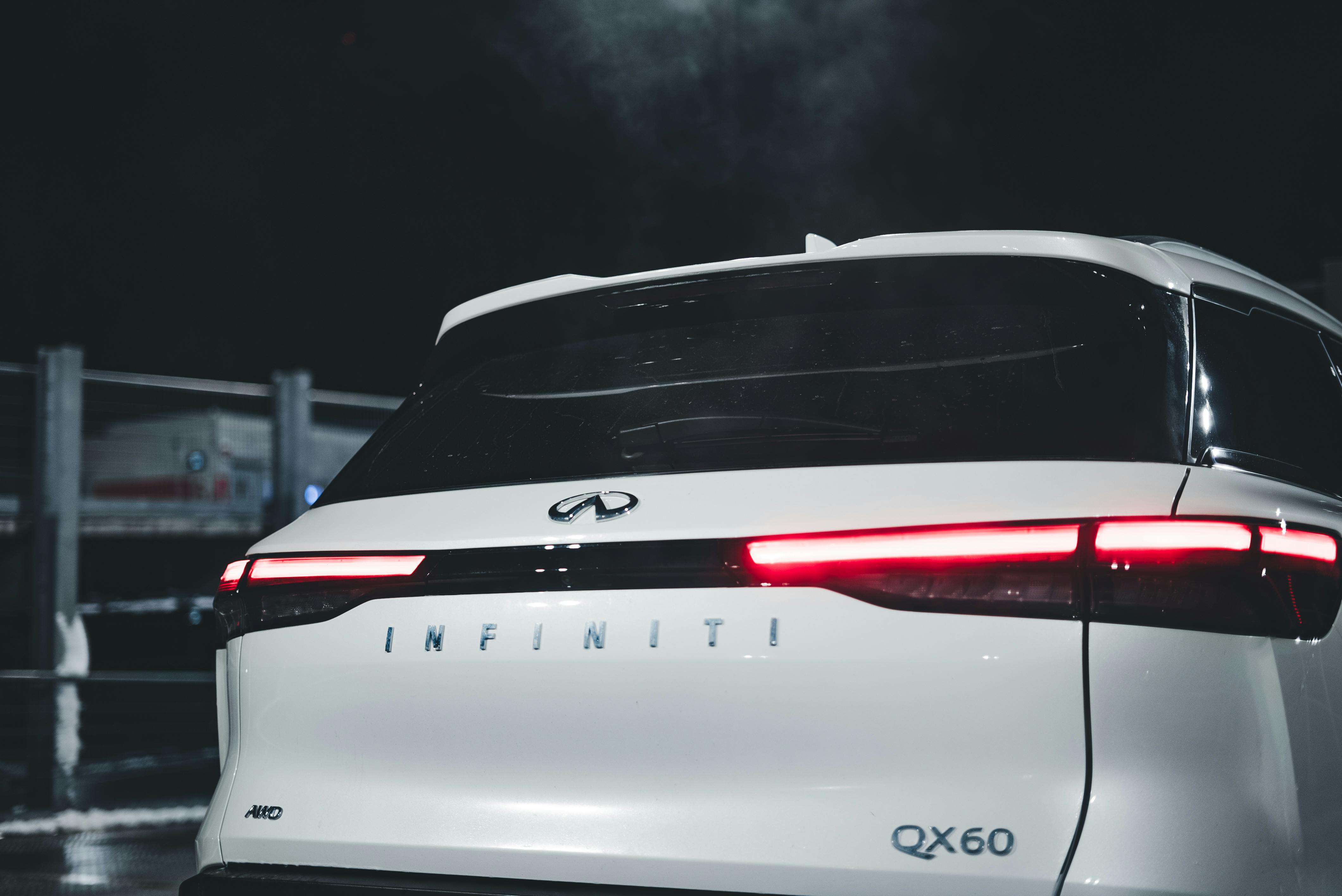 Infiniti QX60 at Night · Free Stock Photo