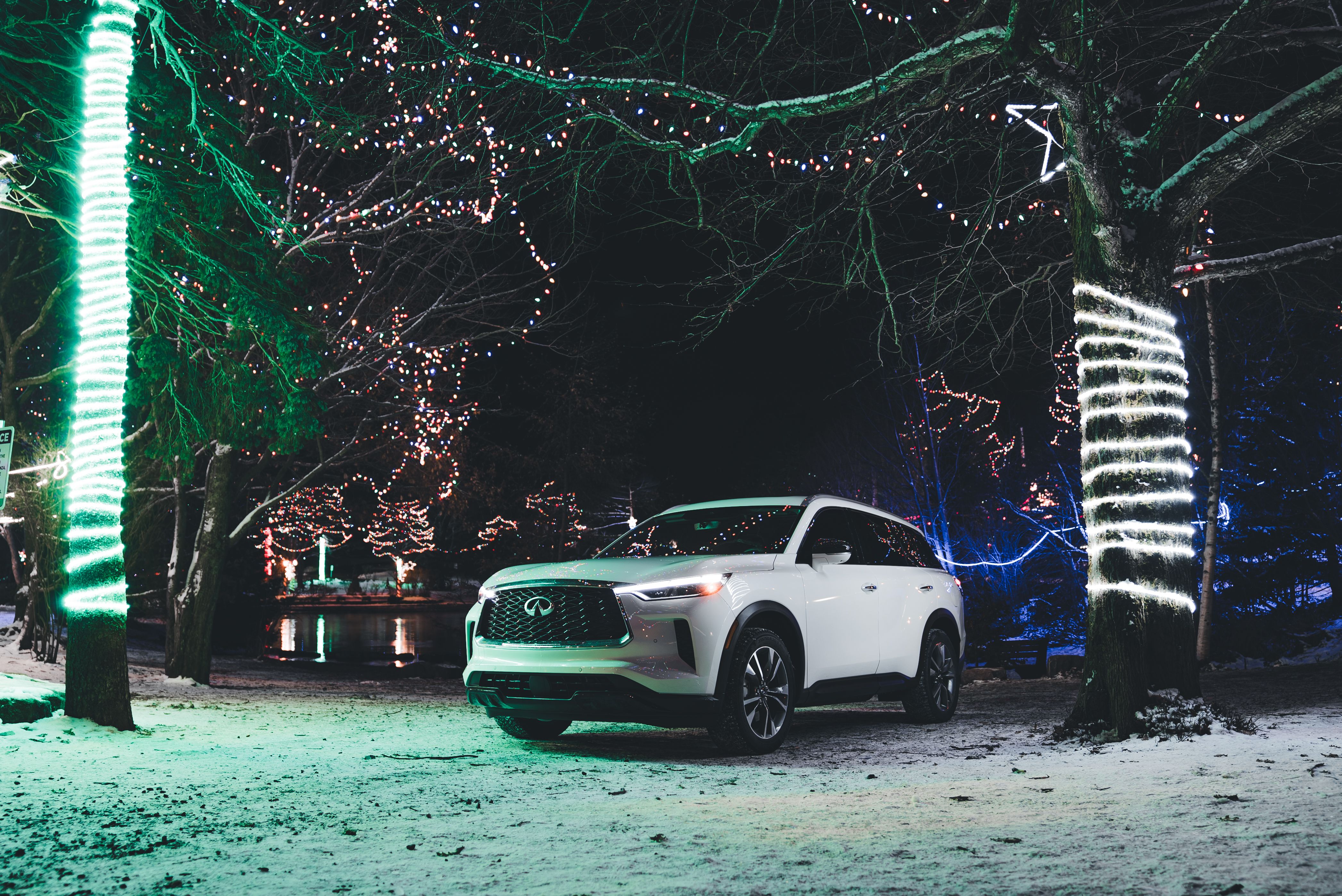 White22 Infiniti QX60 SUV · Free Stock Photo