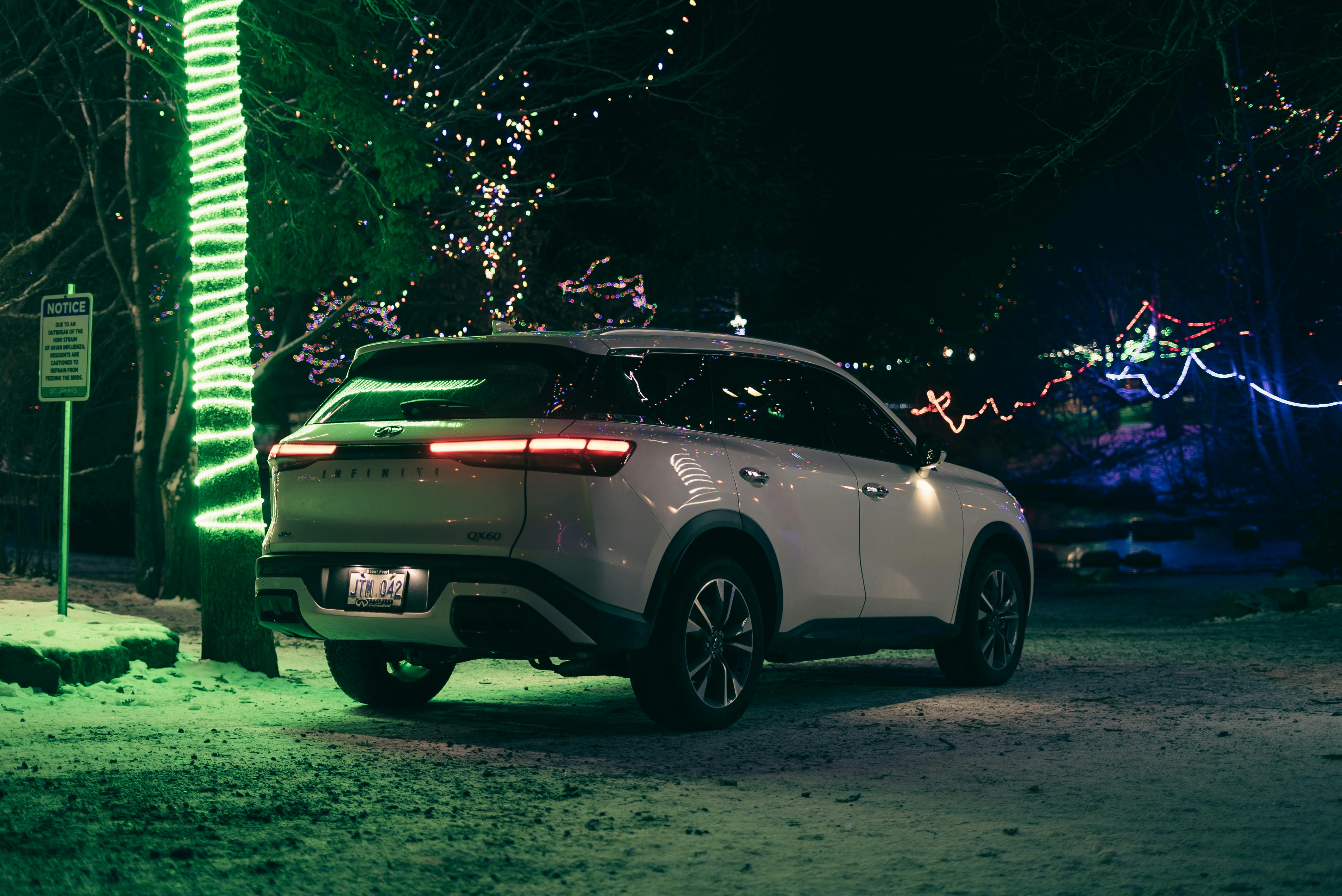 Infinity QX60 by Green Lights at Night · Free Stock Photo