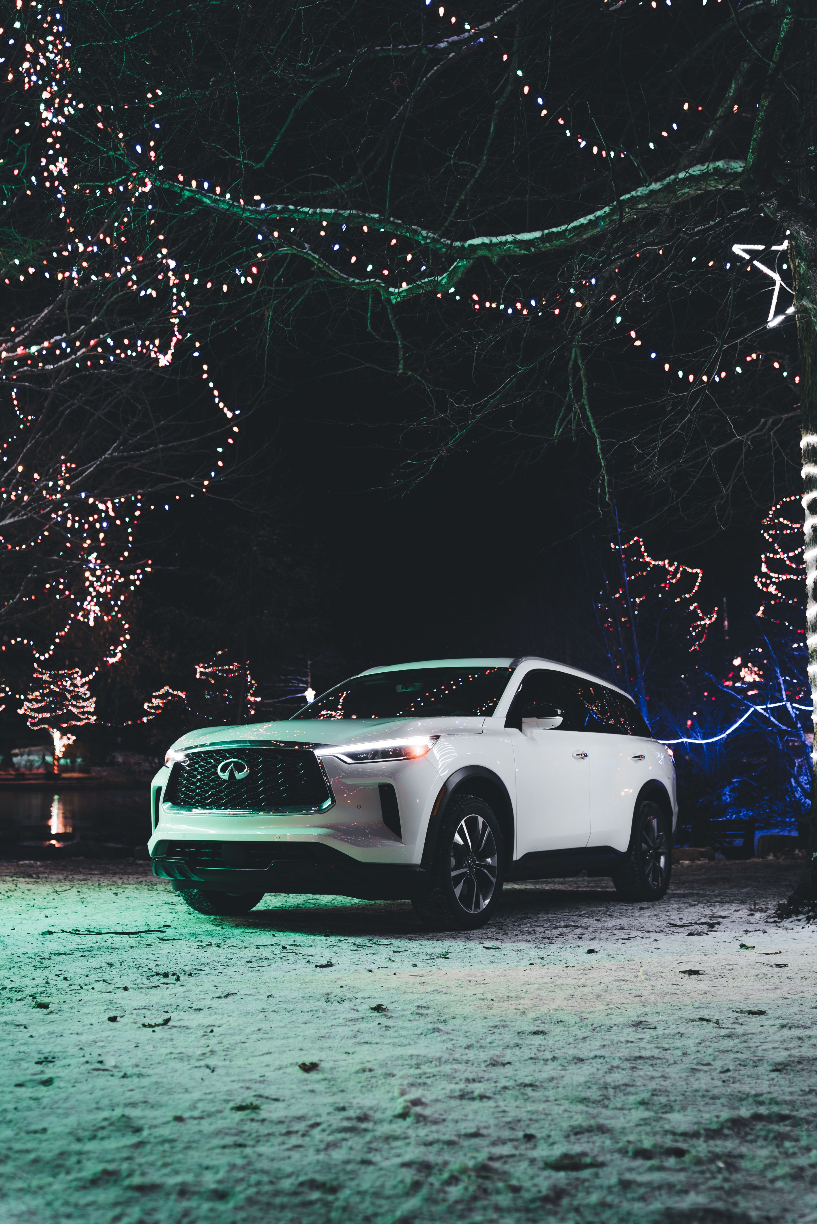 Infiniti QX60 at Night · Free Stock Photo