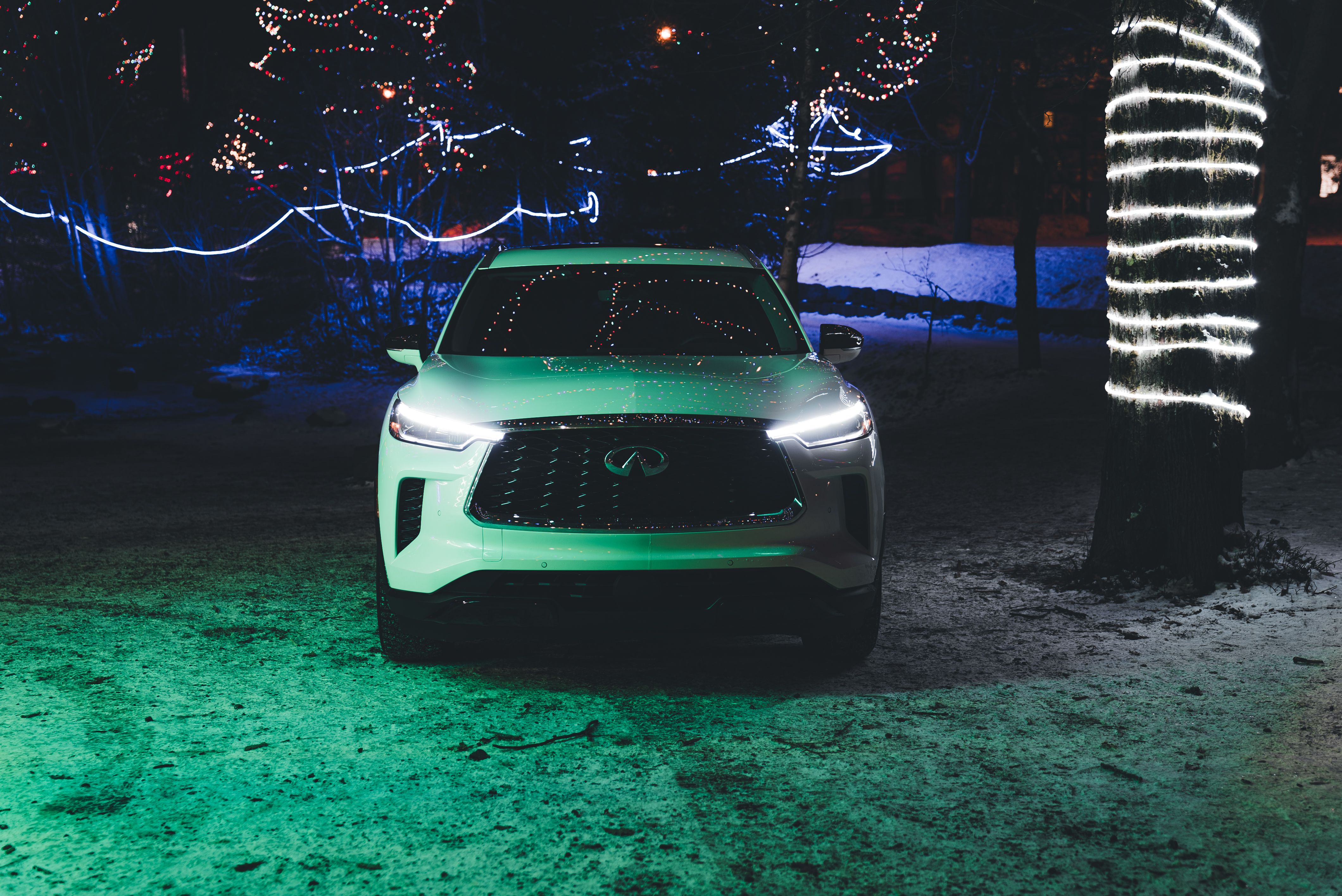 White Infinity QX60 Against Christmas Lights · Free Stock Photo