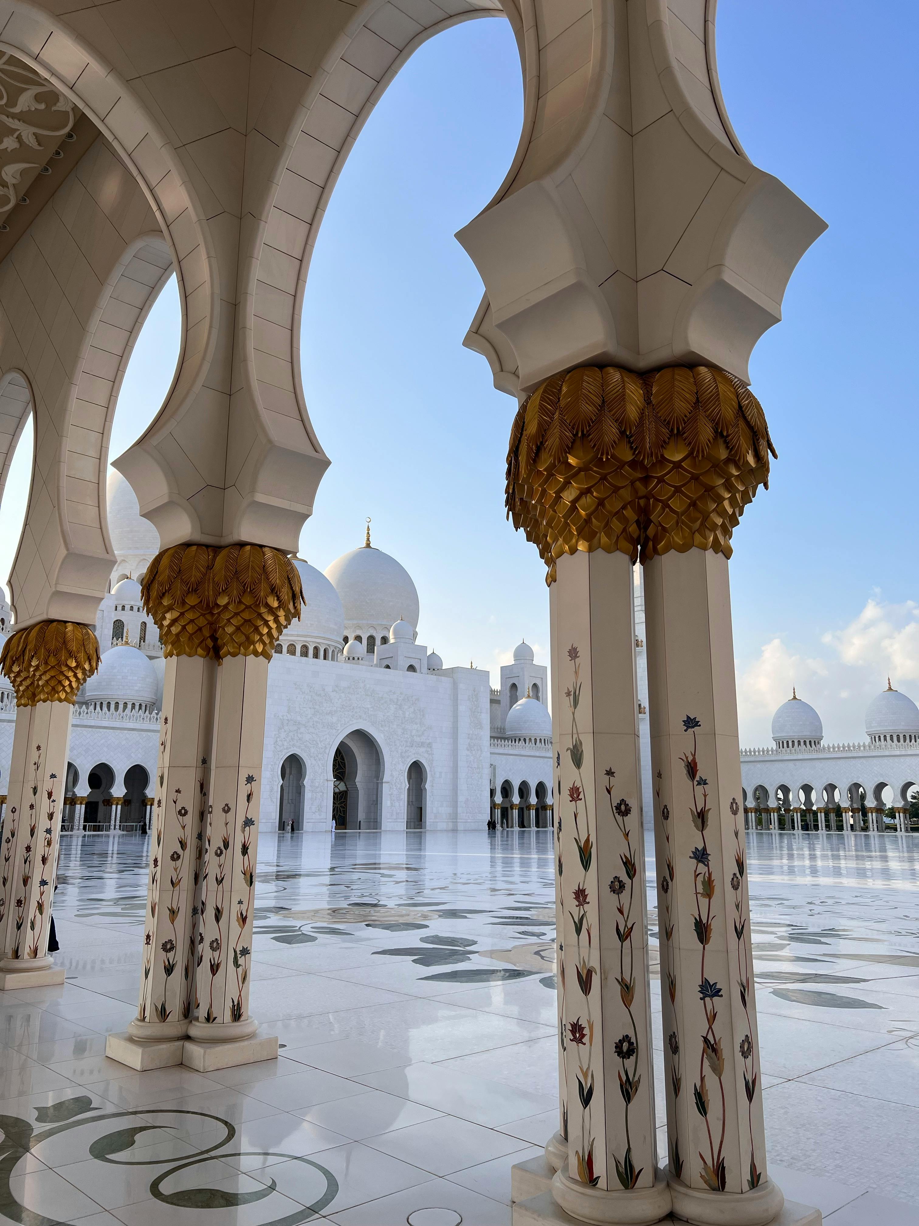 Ornate Columns in Grand Mosque · Free Stock Photo