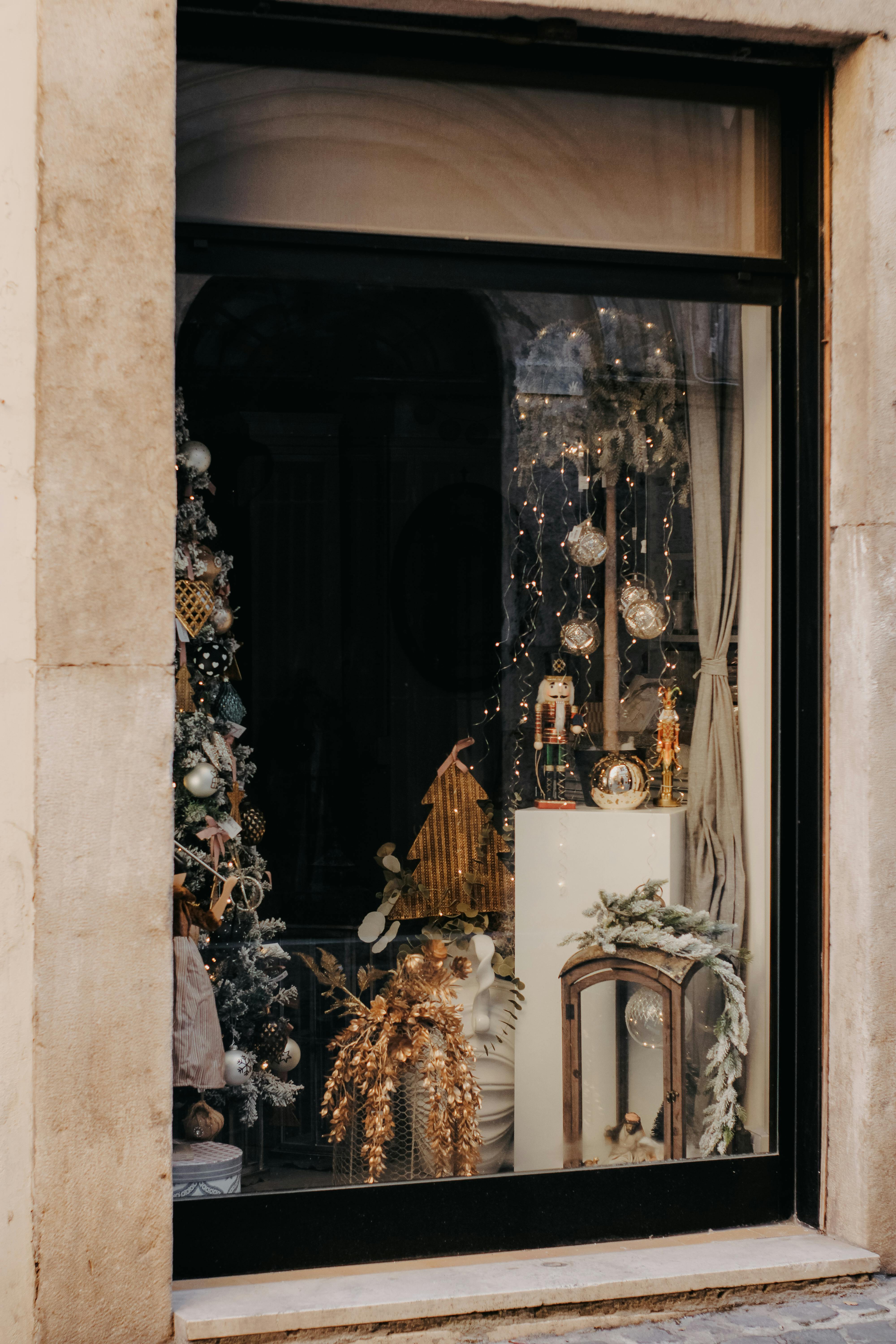 Store Window Photos, Download The BEST Free Store Window Stock Photos ...