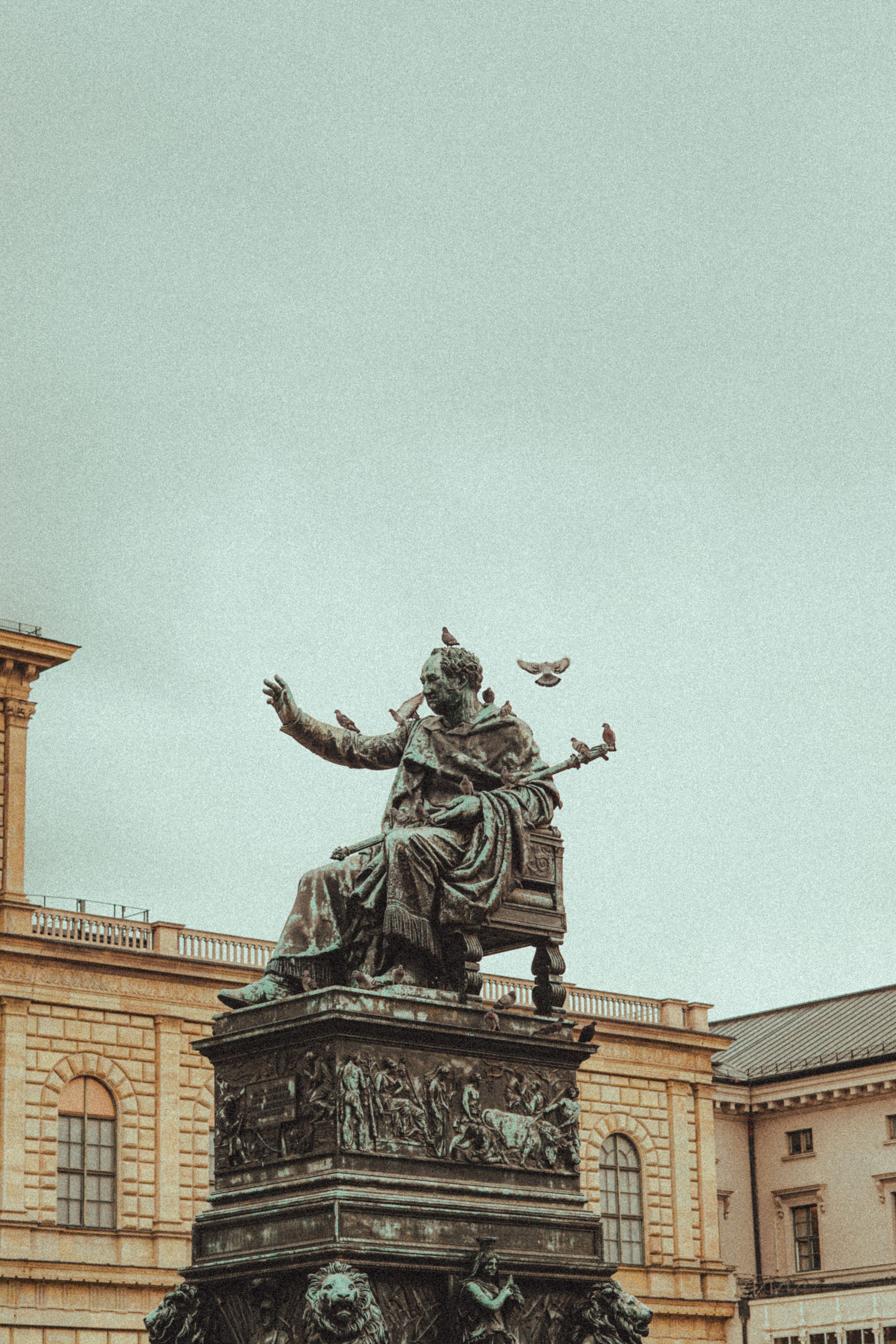 Statue on a Square in Munich · Free Stock Photo