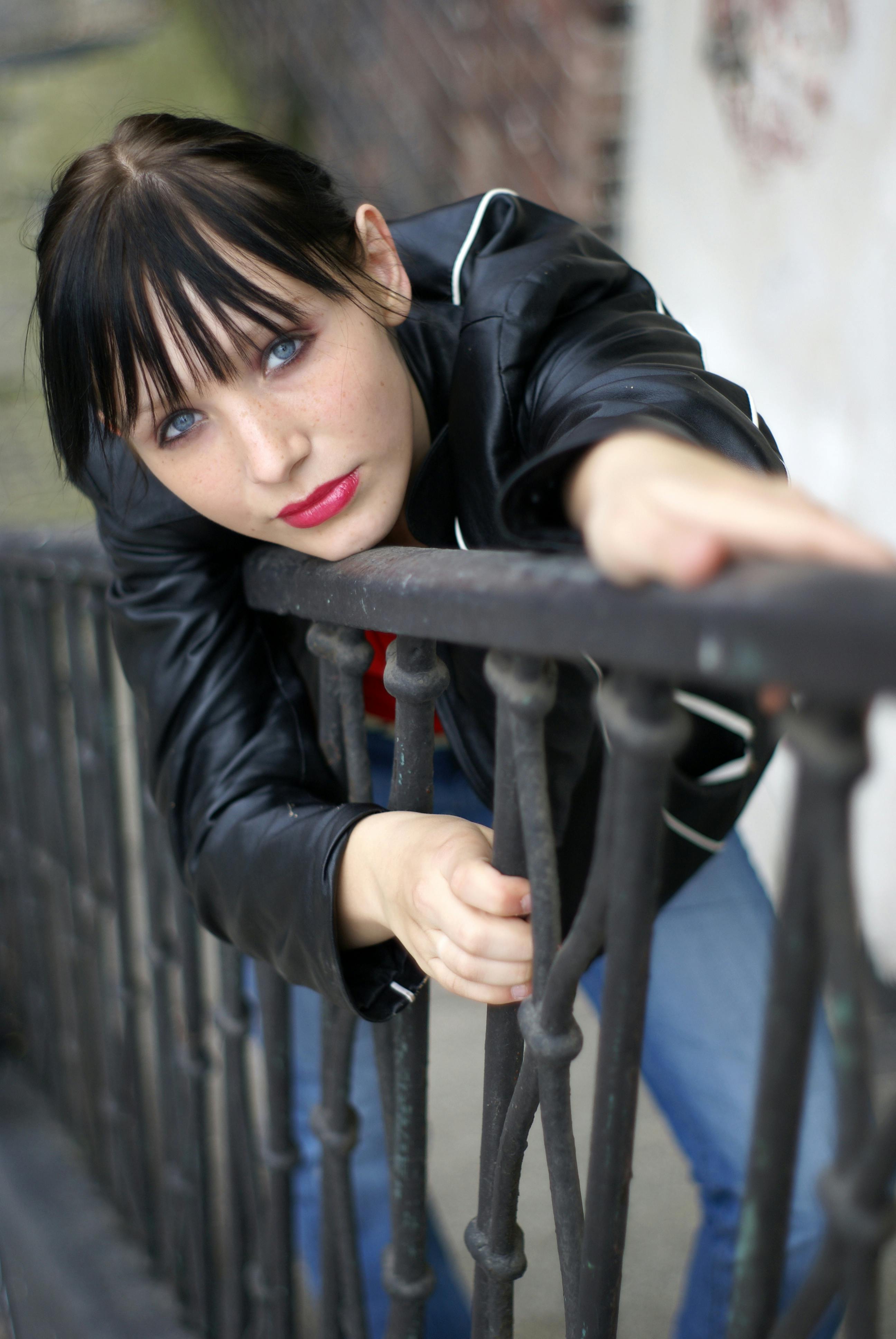 A woman leaning over a railing · Free Stock Photo