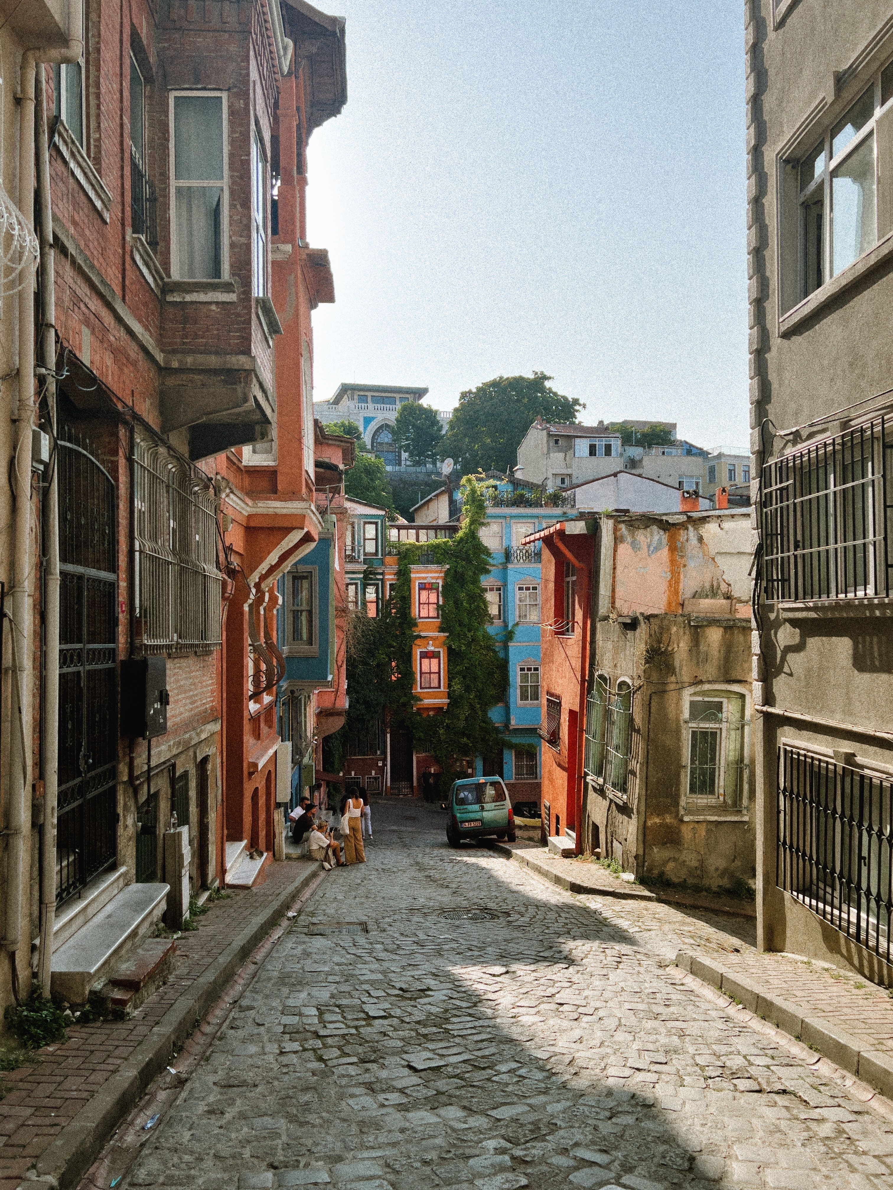 Narrow Alley in Istanbul · Free Stock Photo