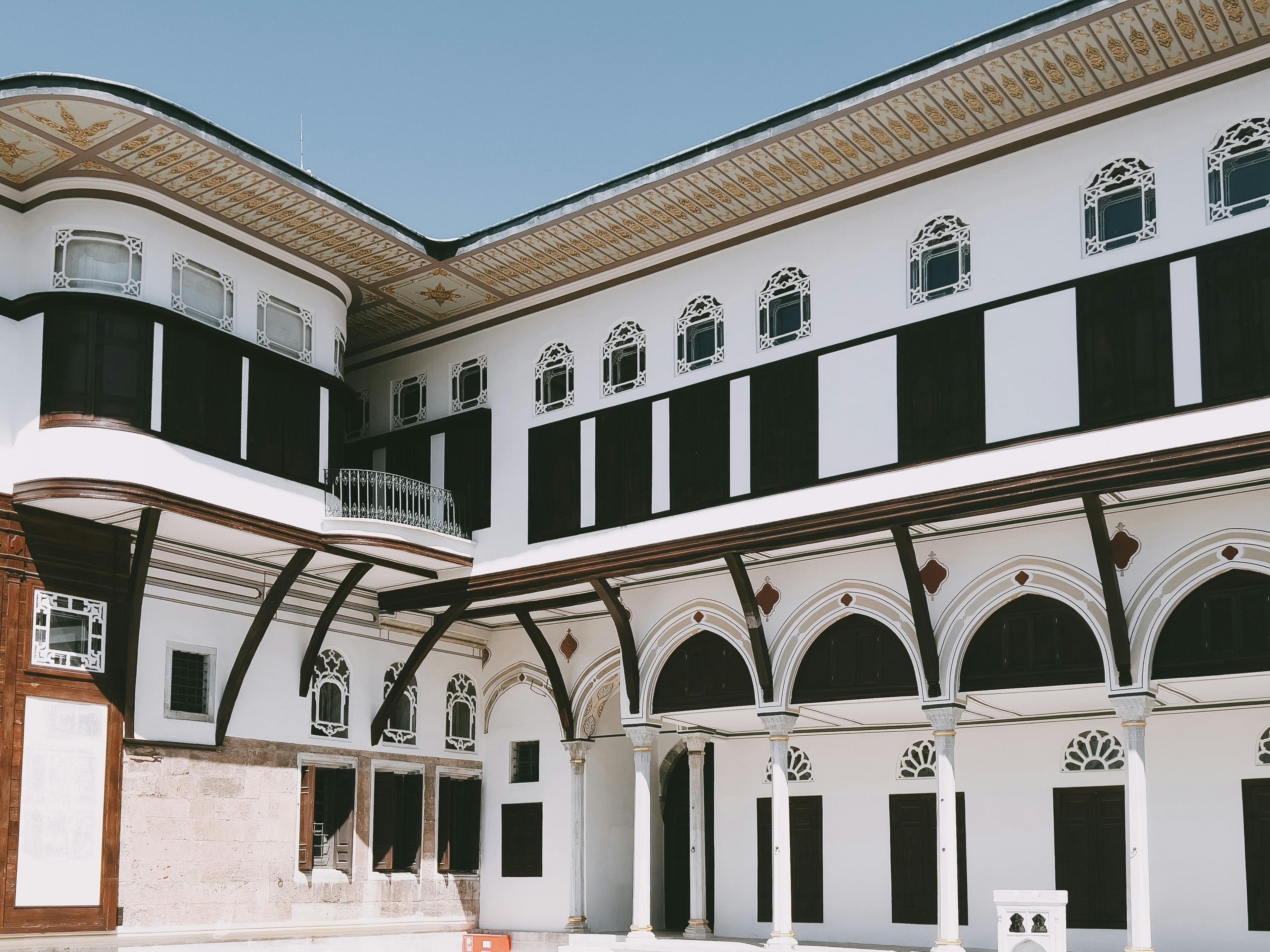 White Wall of Topkapi Palace in Istanbul · Free Stock Photo