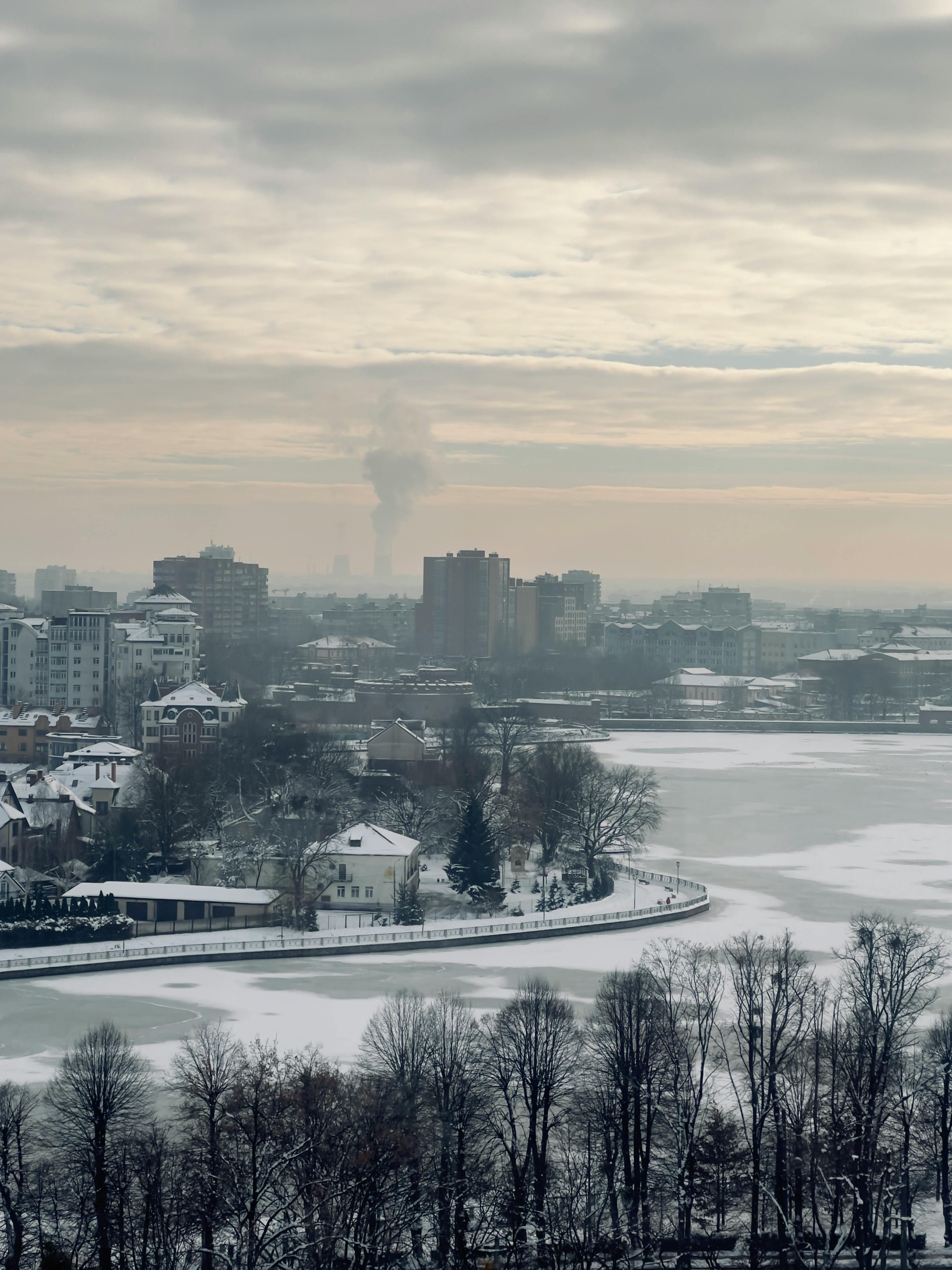 Frozen River in City in Winter · Free Stock Photo