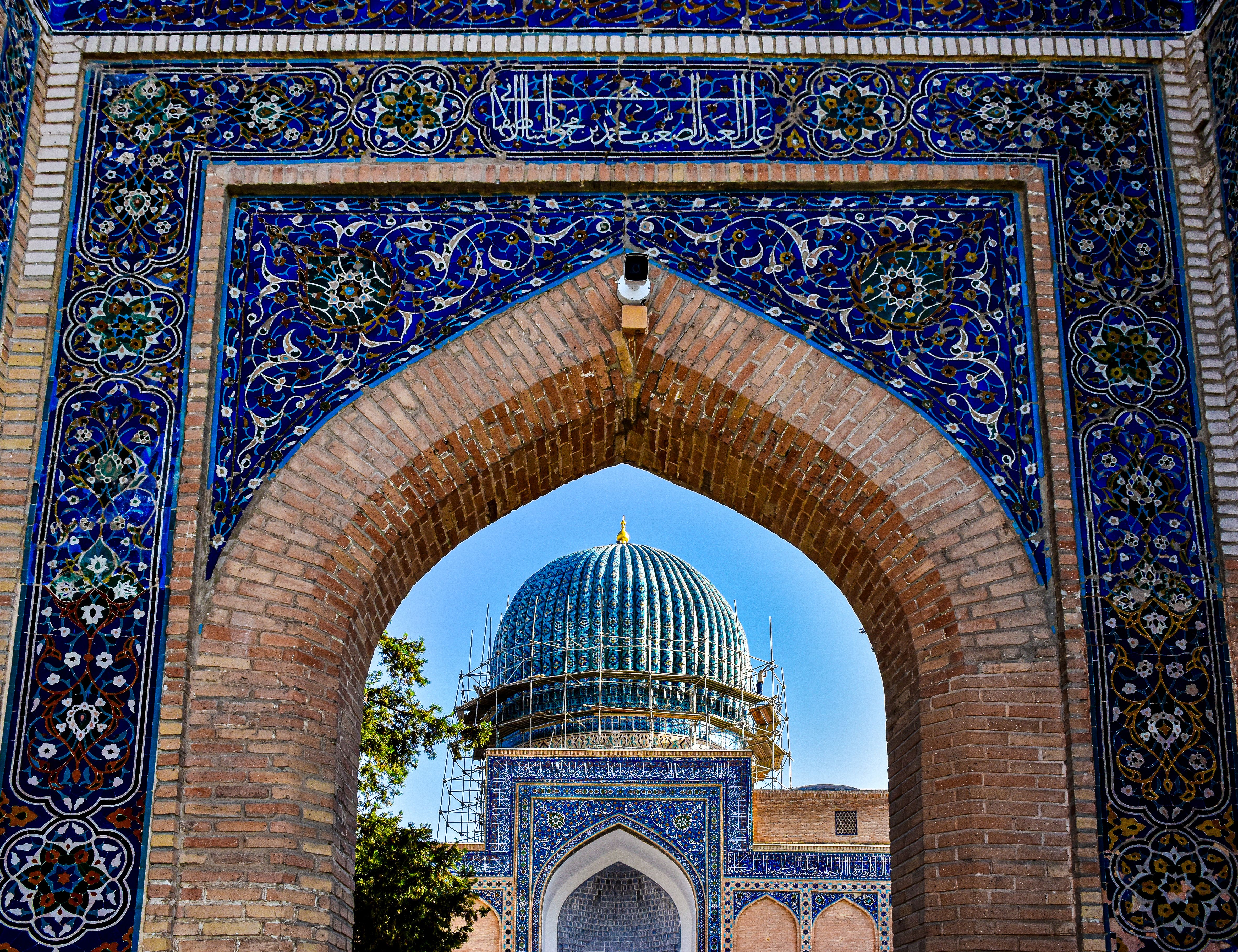 Ornamented Arch and Building Dome behind in Samarkand · Free Stock Photo