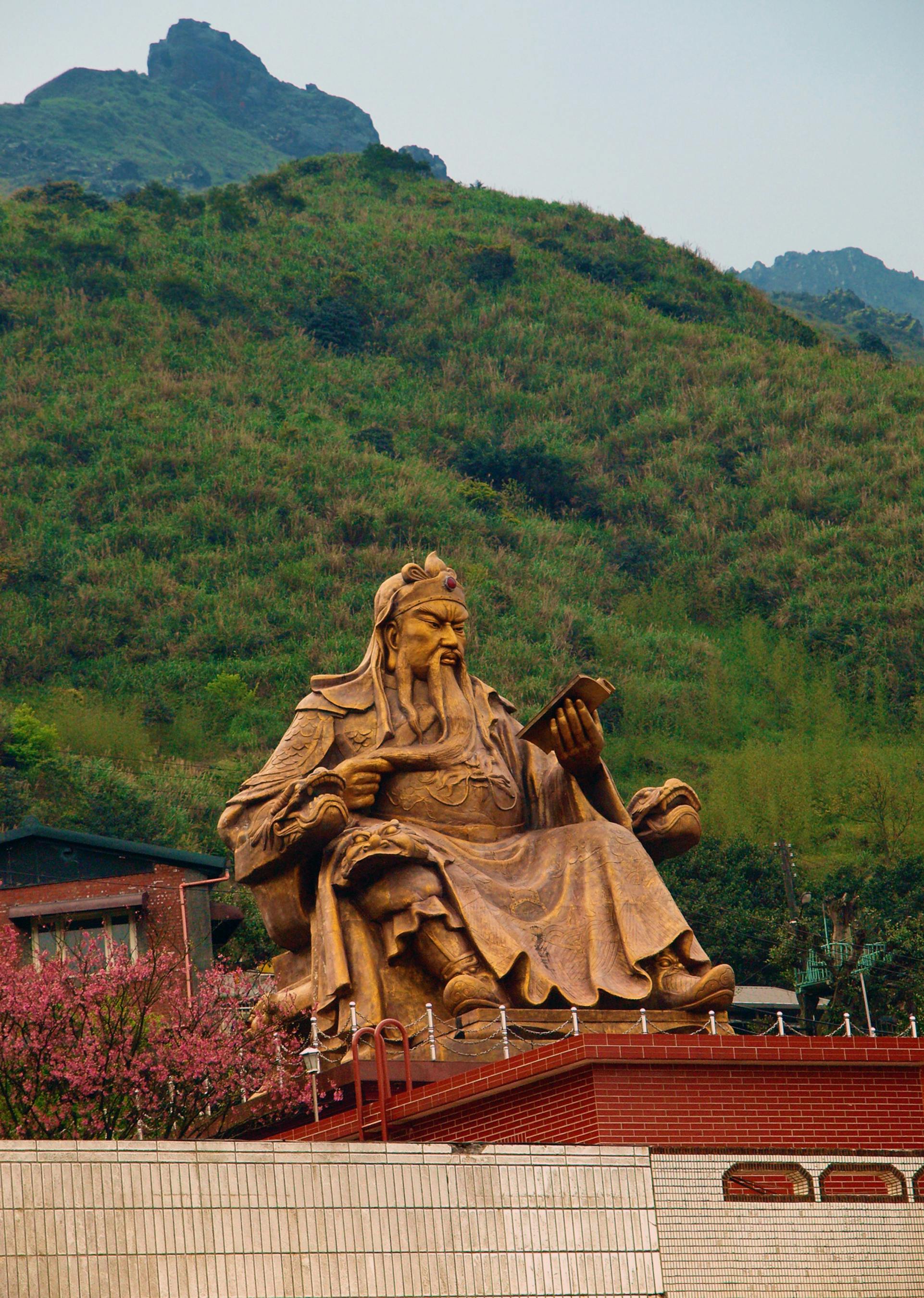 Statue of a Deity in Taiwan Temple · Free Stock Photo