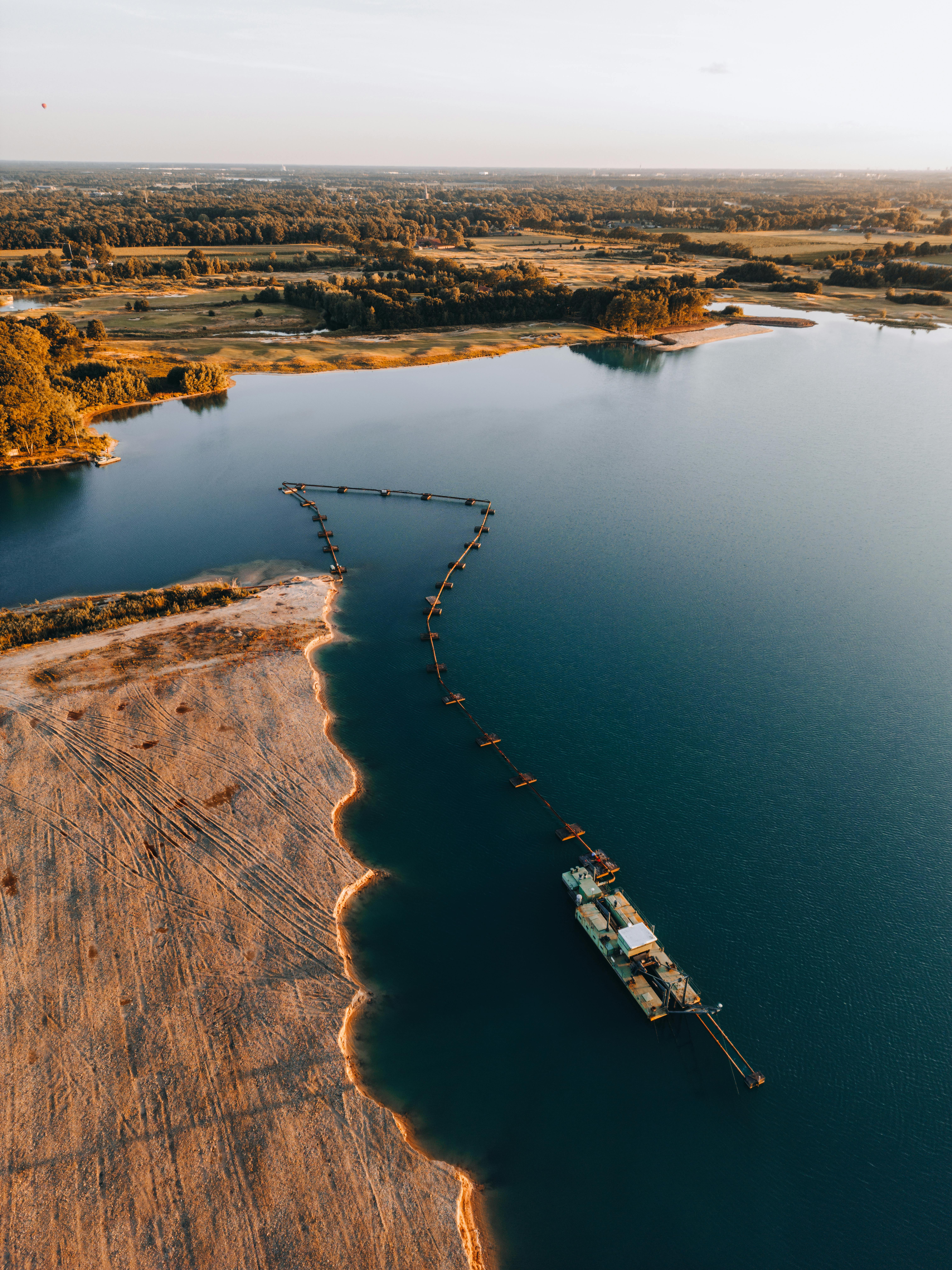 Foto de stock gratuita sobre barcaza de dragado, foto con dron ...