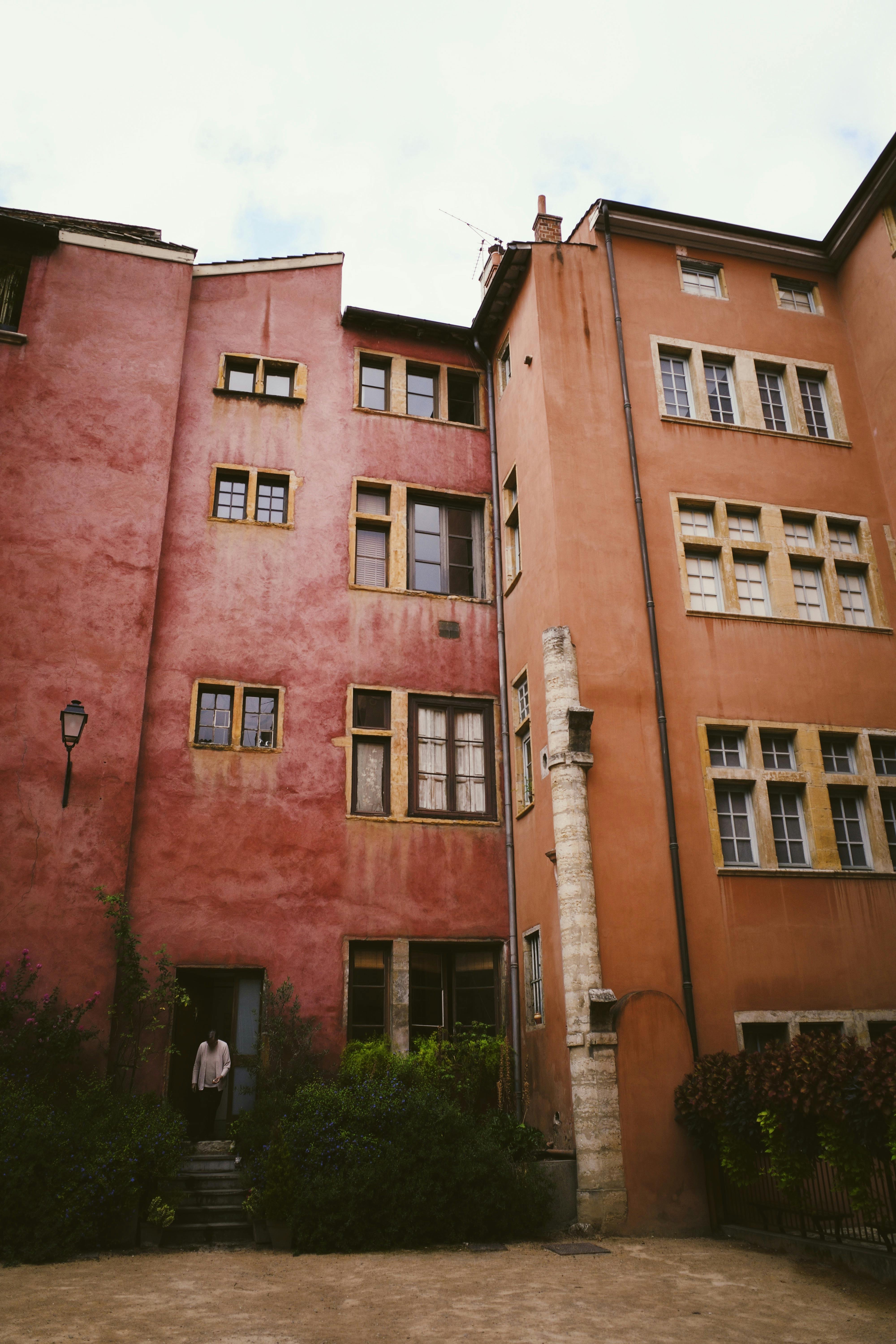 Charming Alleyway in Lyon's Historic Center · Free Stock Photo