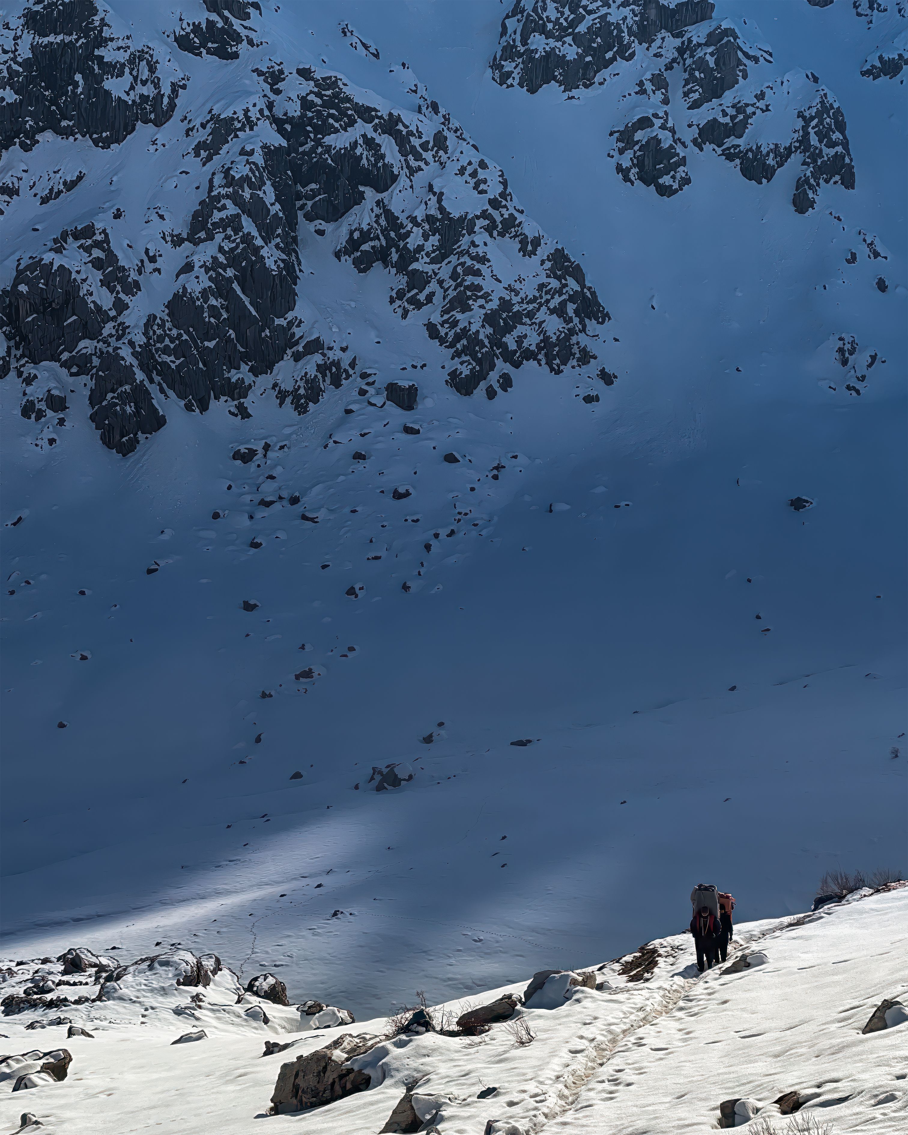 Mountaineers in the Mountains in Winter · Free Stock Photo