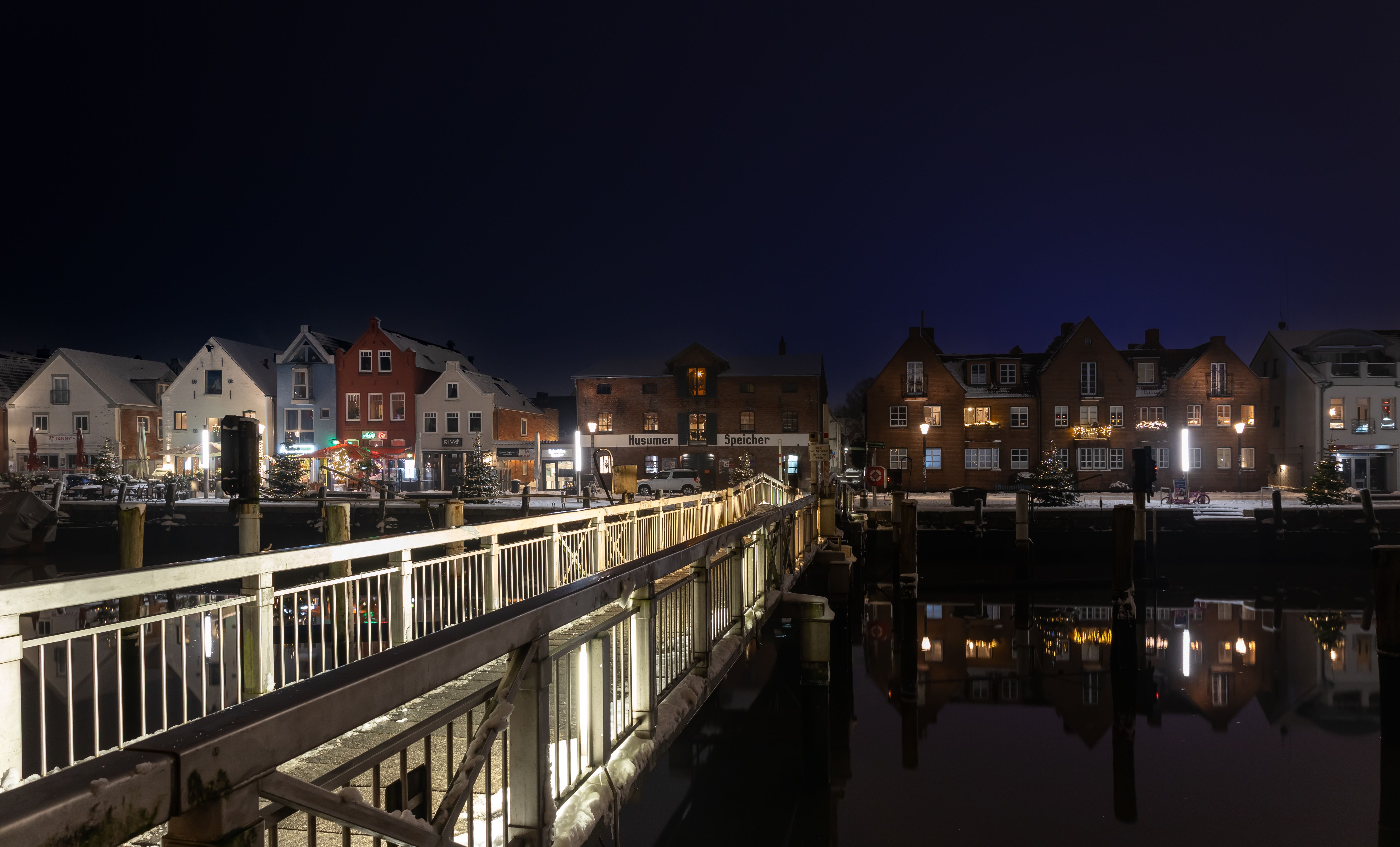 Illuminated Footbridge in Town at Night · Free Stock Photo