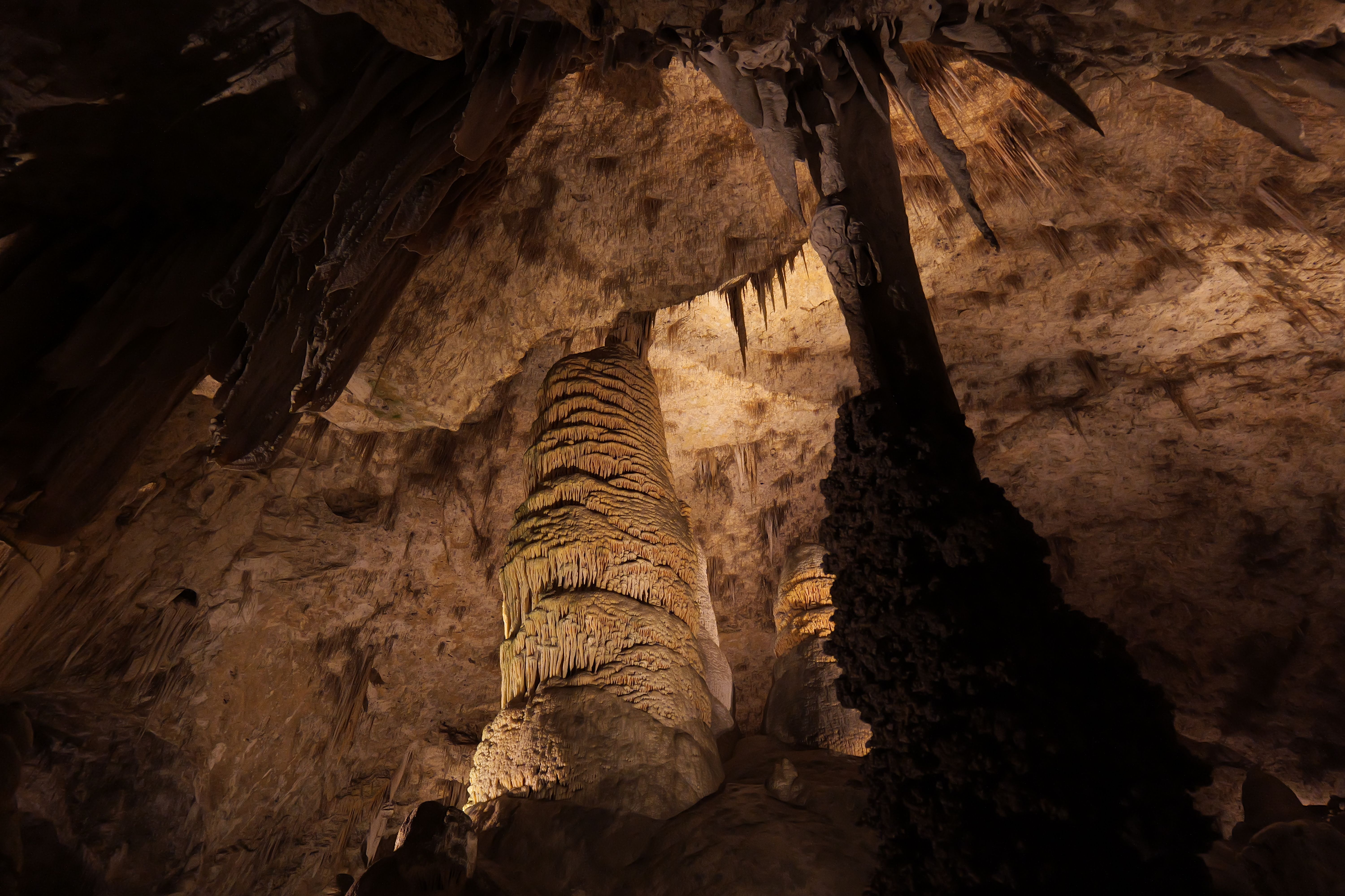 Rock Formations in a Cave · Free Stock Photo