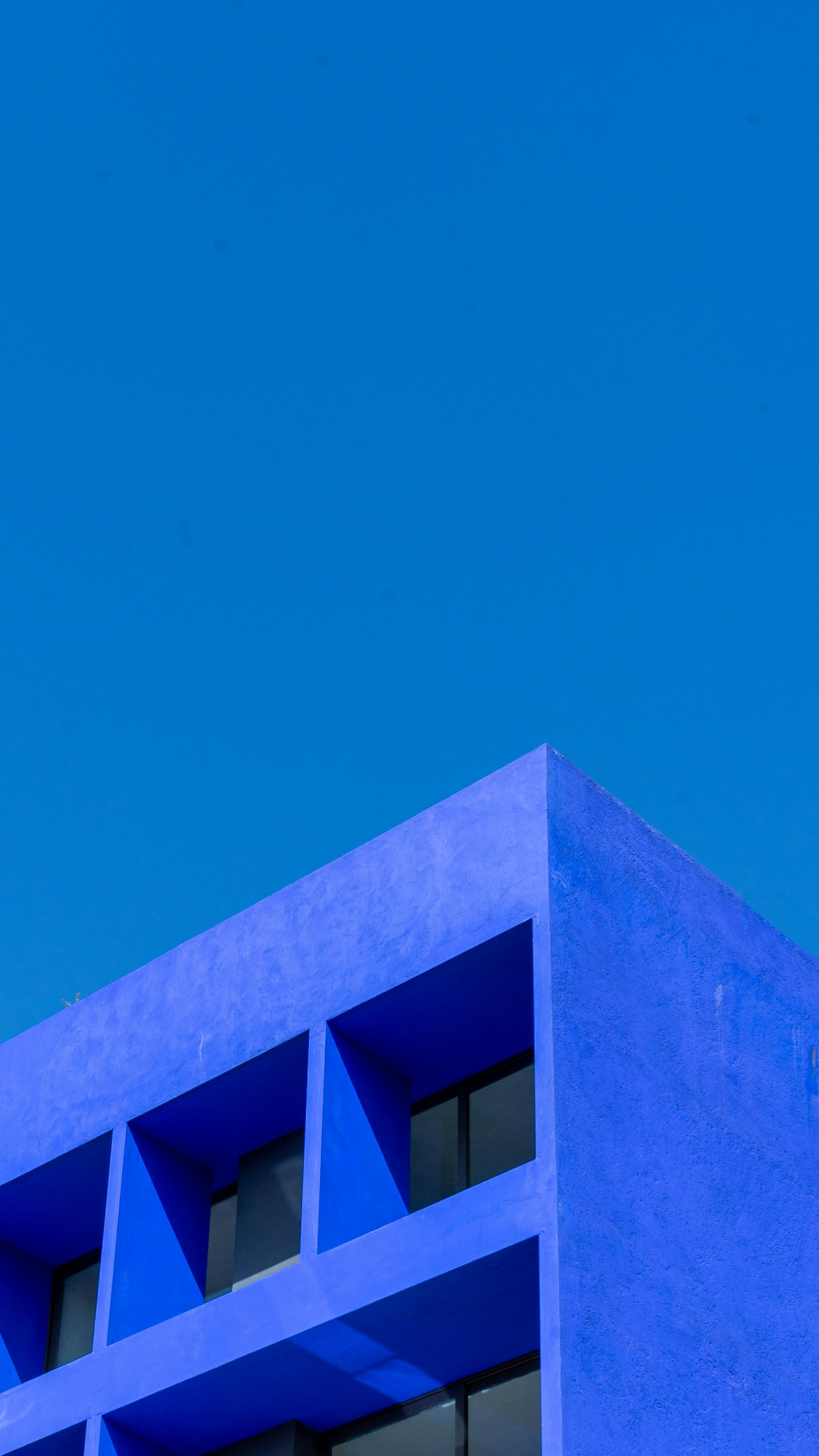 Residential Building under Blue Sky · Free Stock Photo