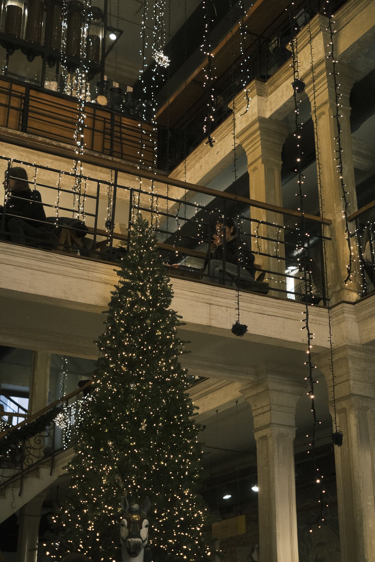 Winter Shopping Mall Photos, Download The BEST Free Winter Shopping ...