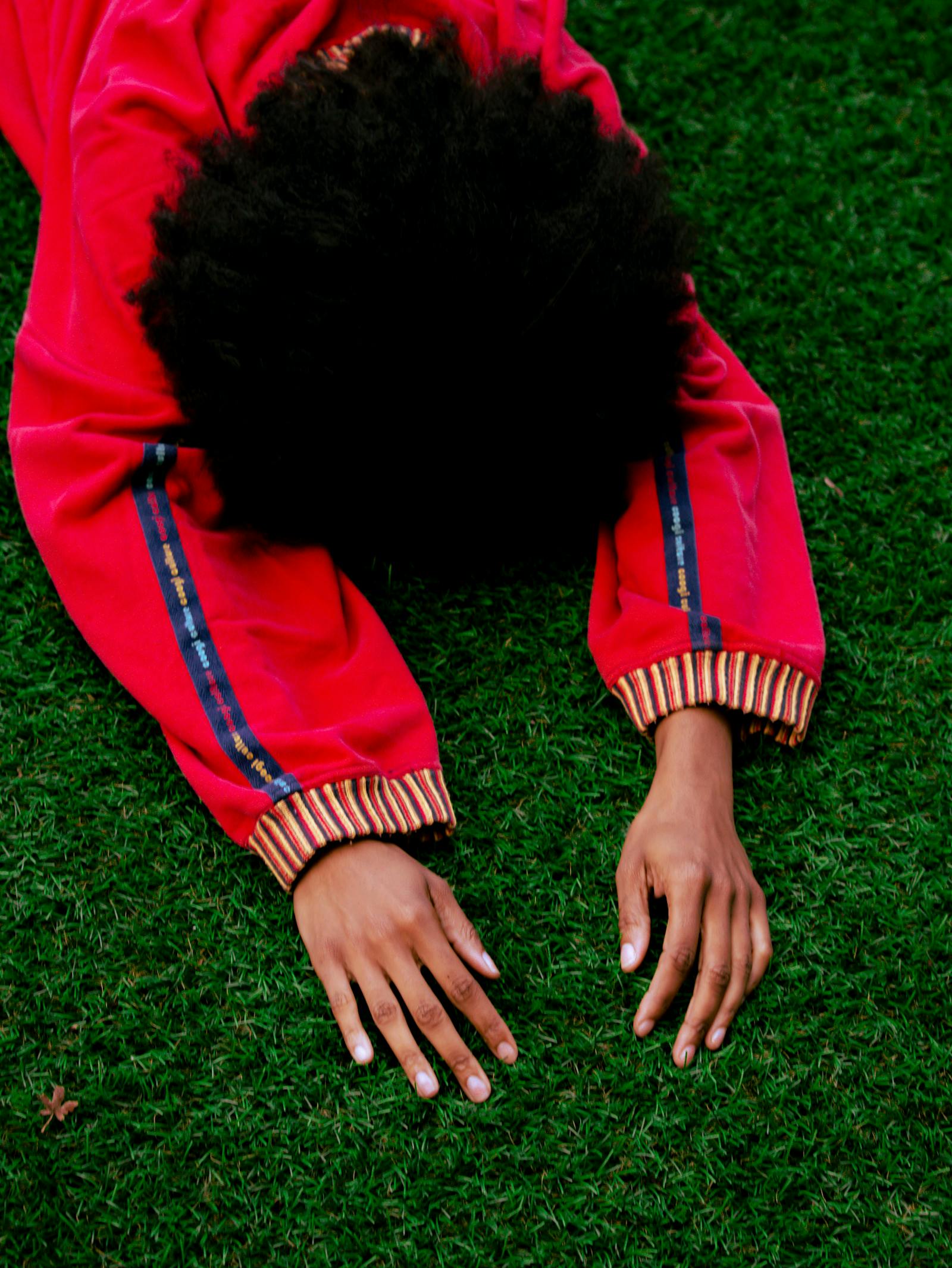 Laying Down Poses Photos, Download The BEST Free Laying Down Poses ...