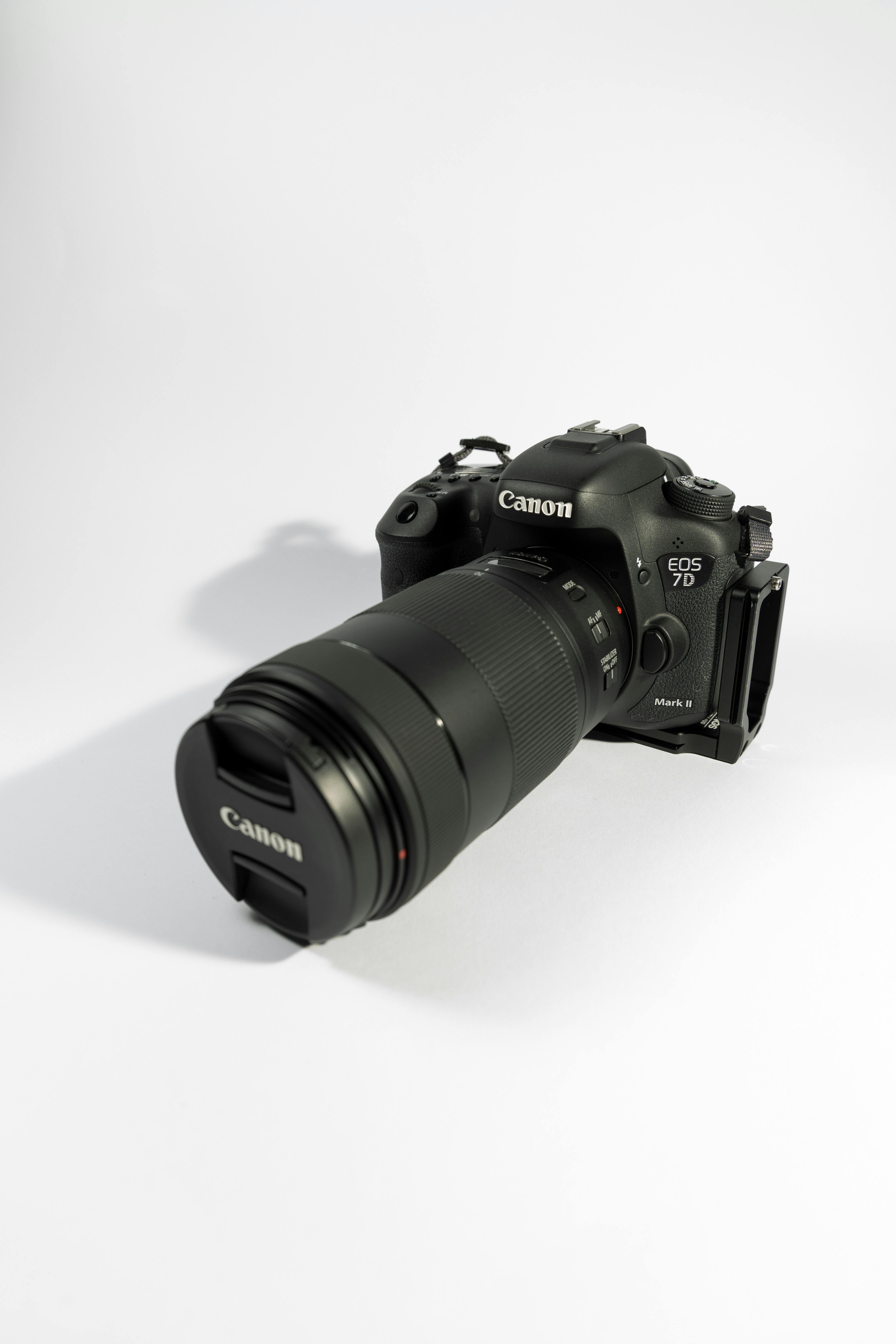 Dark Photograph of a Camera Zoom · Free Stock Photo