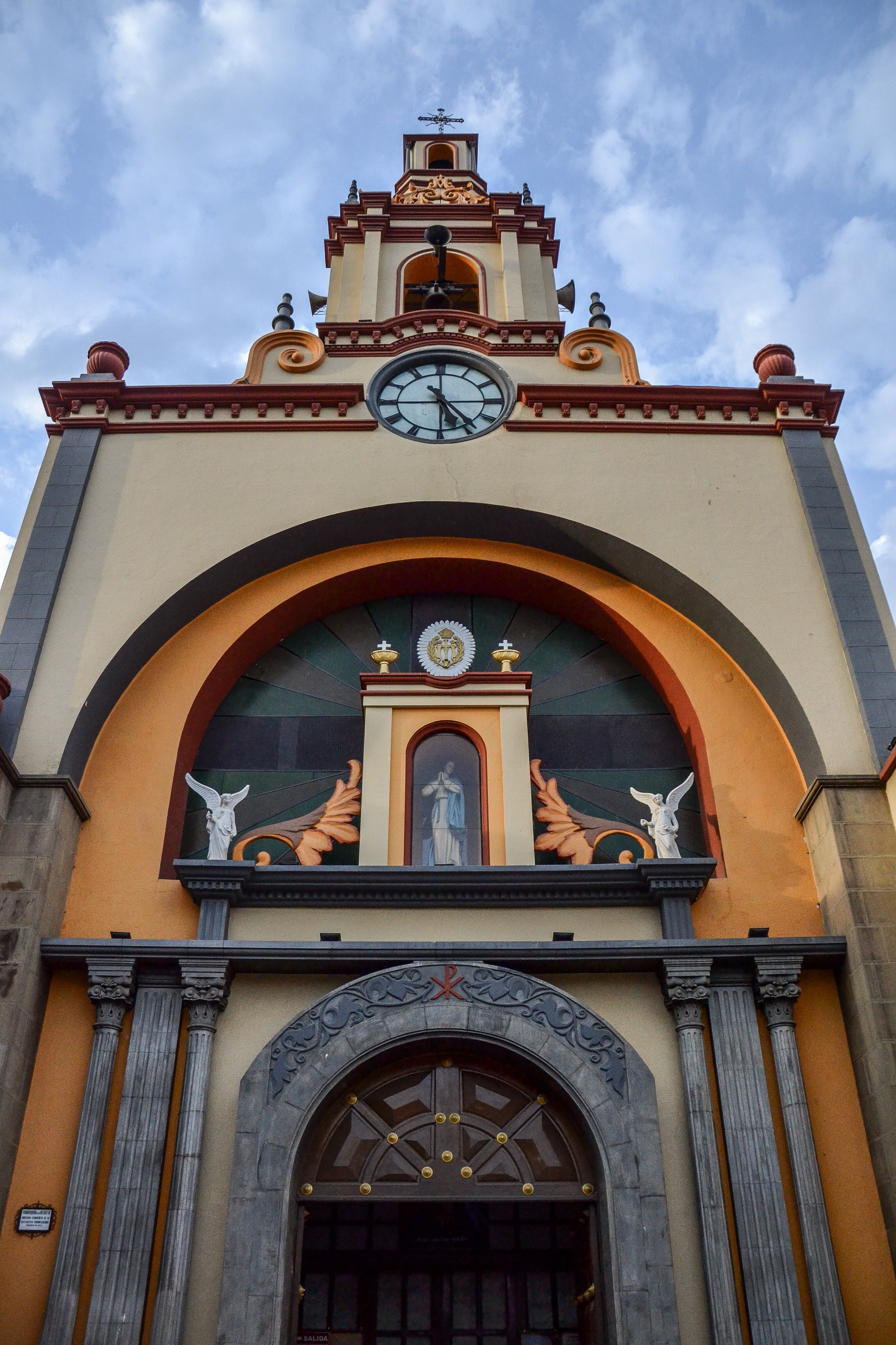 church front · Free Stock Photo
