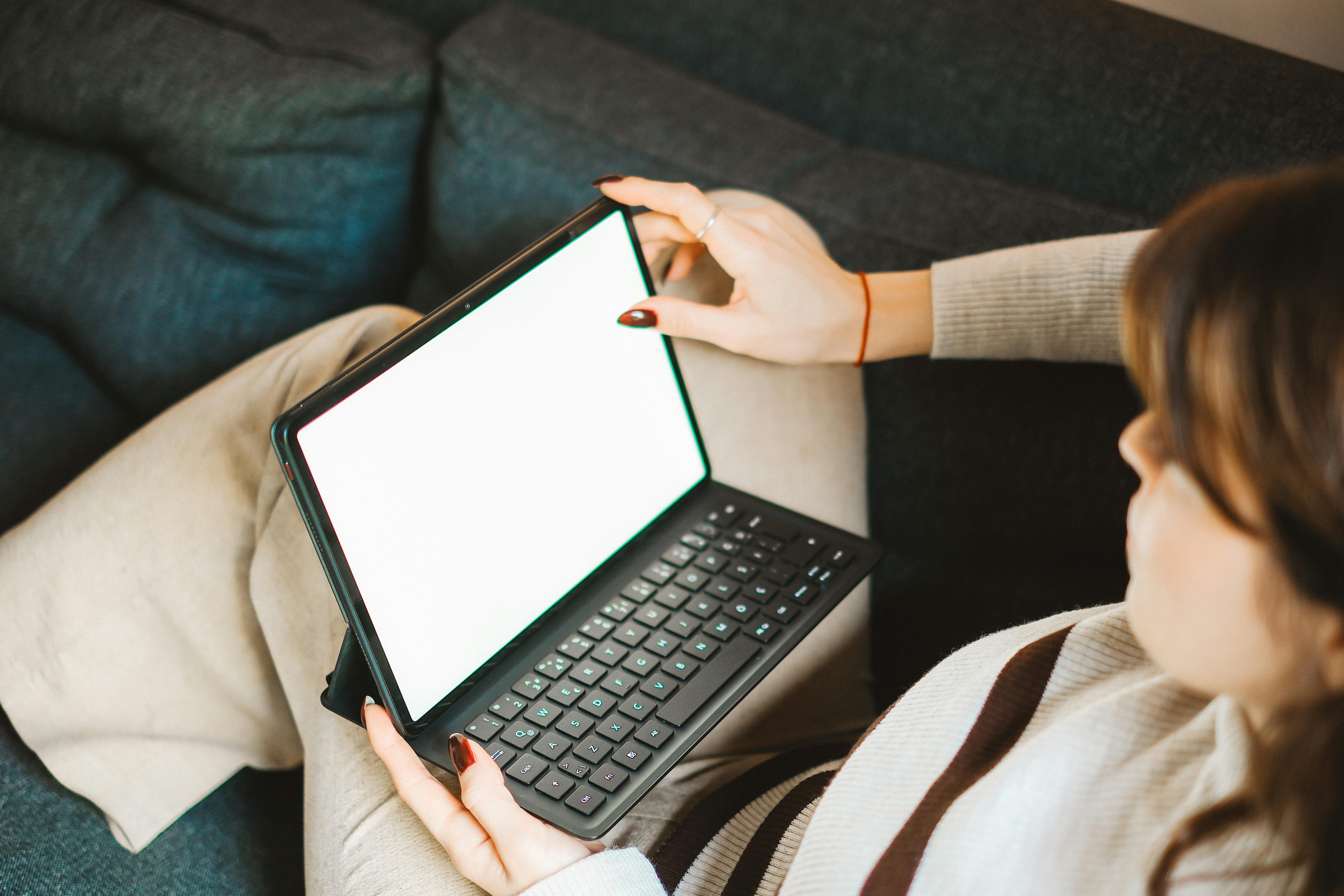 Woman At Laptop Photos, Download The BEST Free Woman At Laptop Stock ...