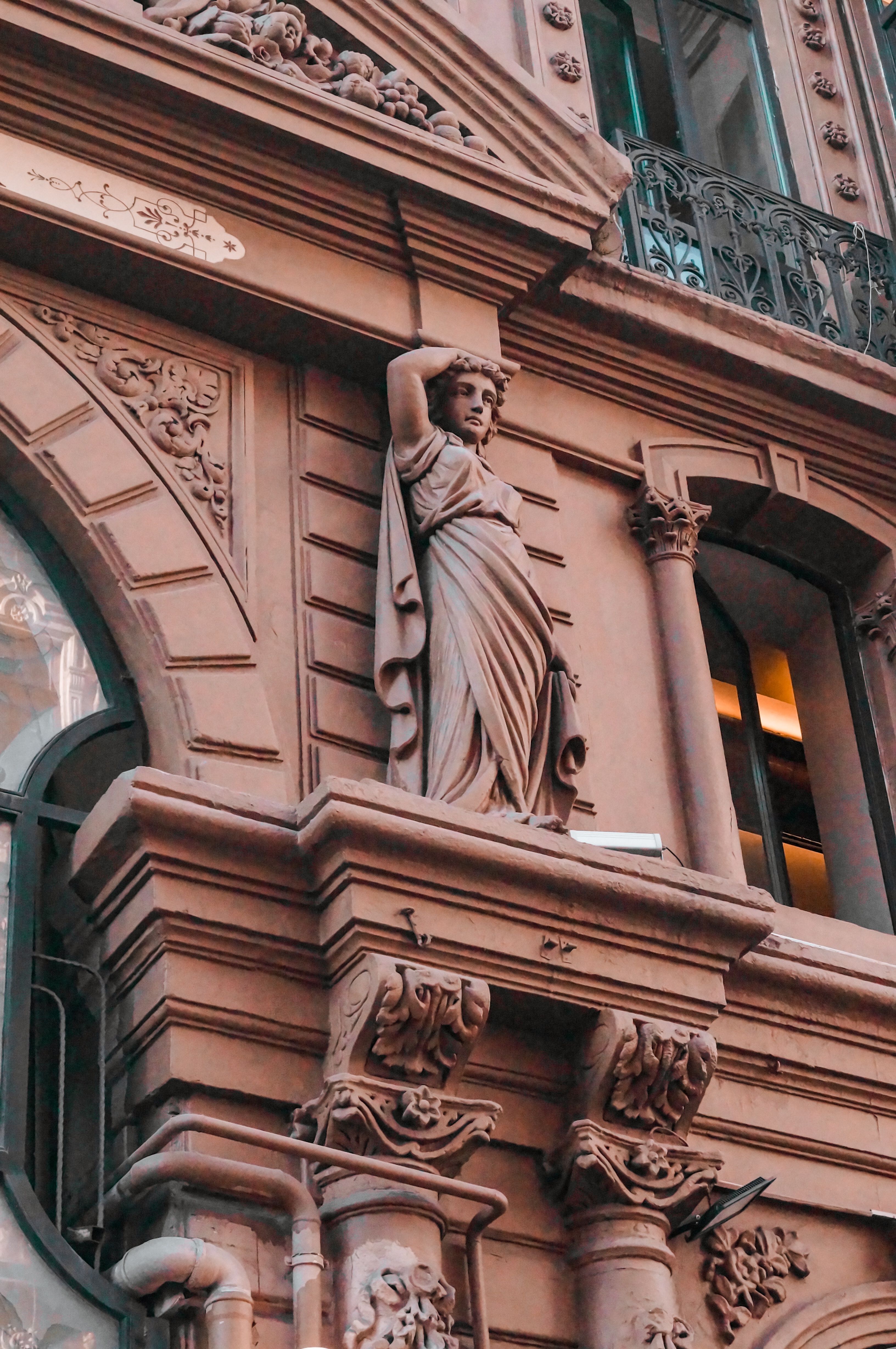 Statue on Building Wall · Free Stock Photo