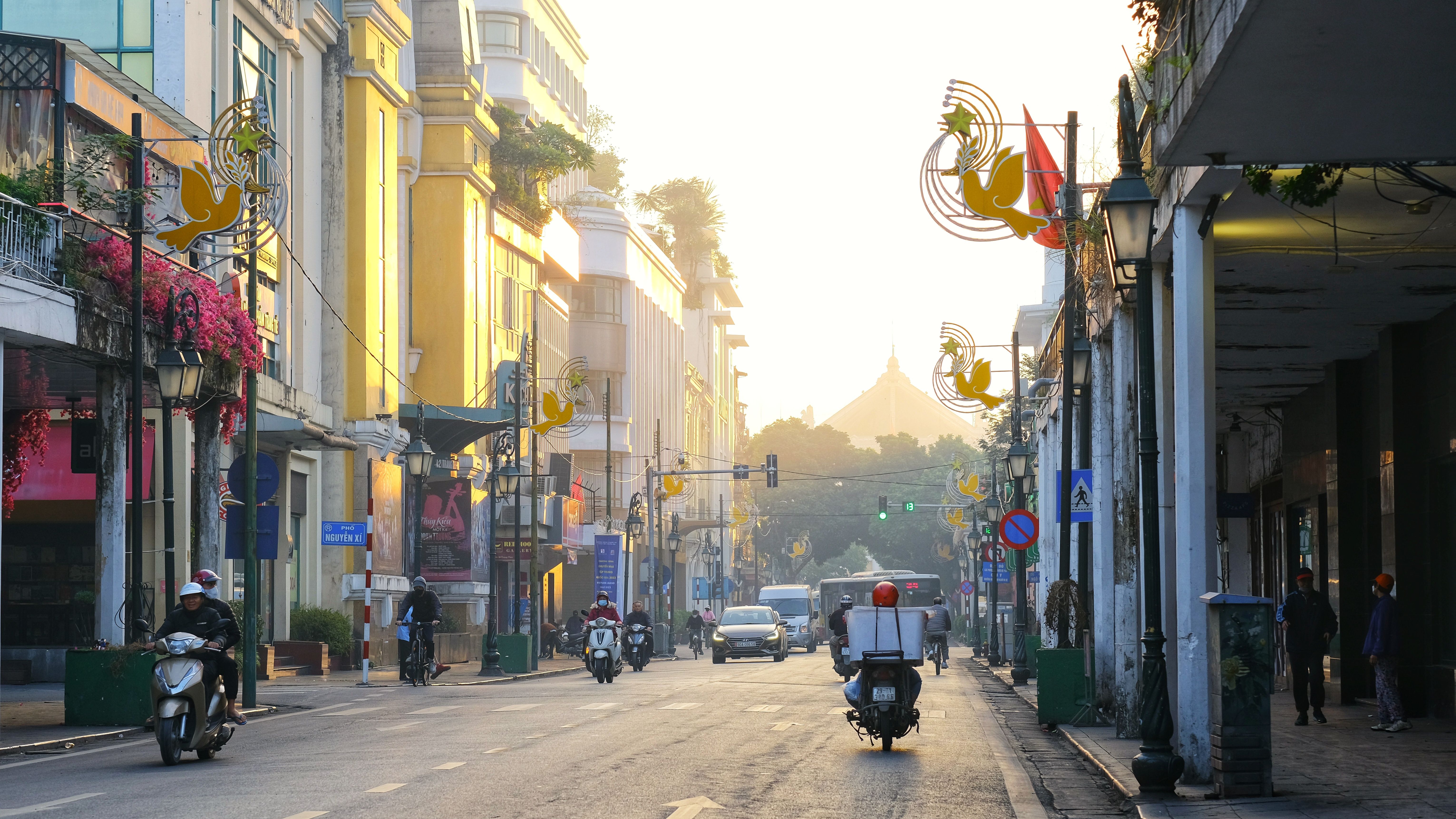 Golden Light of the Rising Sun Flooding the Street of Hanoi · Free ...