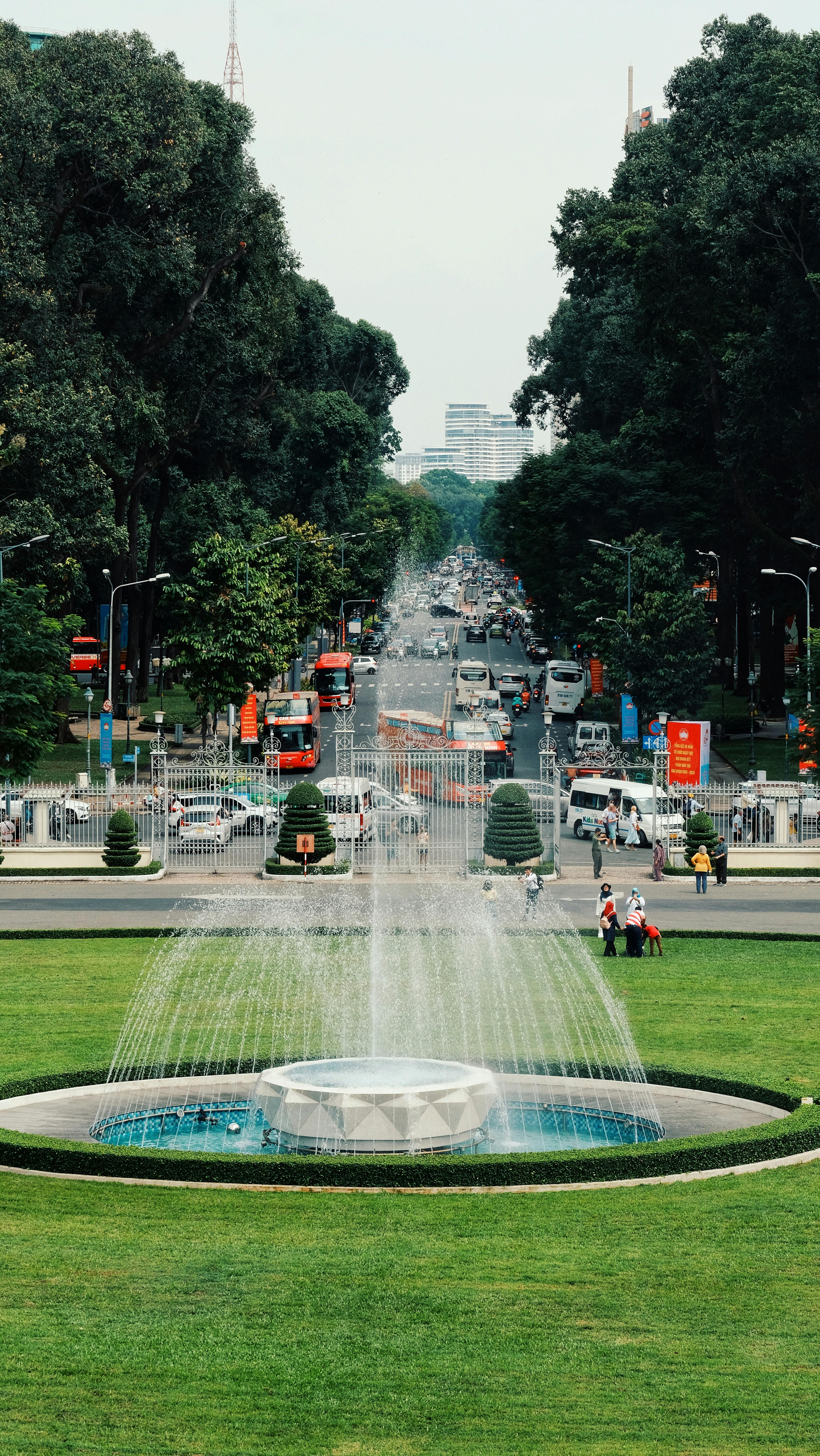 Fountain in the Garden of Independence Palace · Free Stock Photo