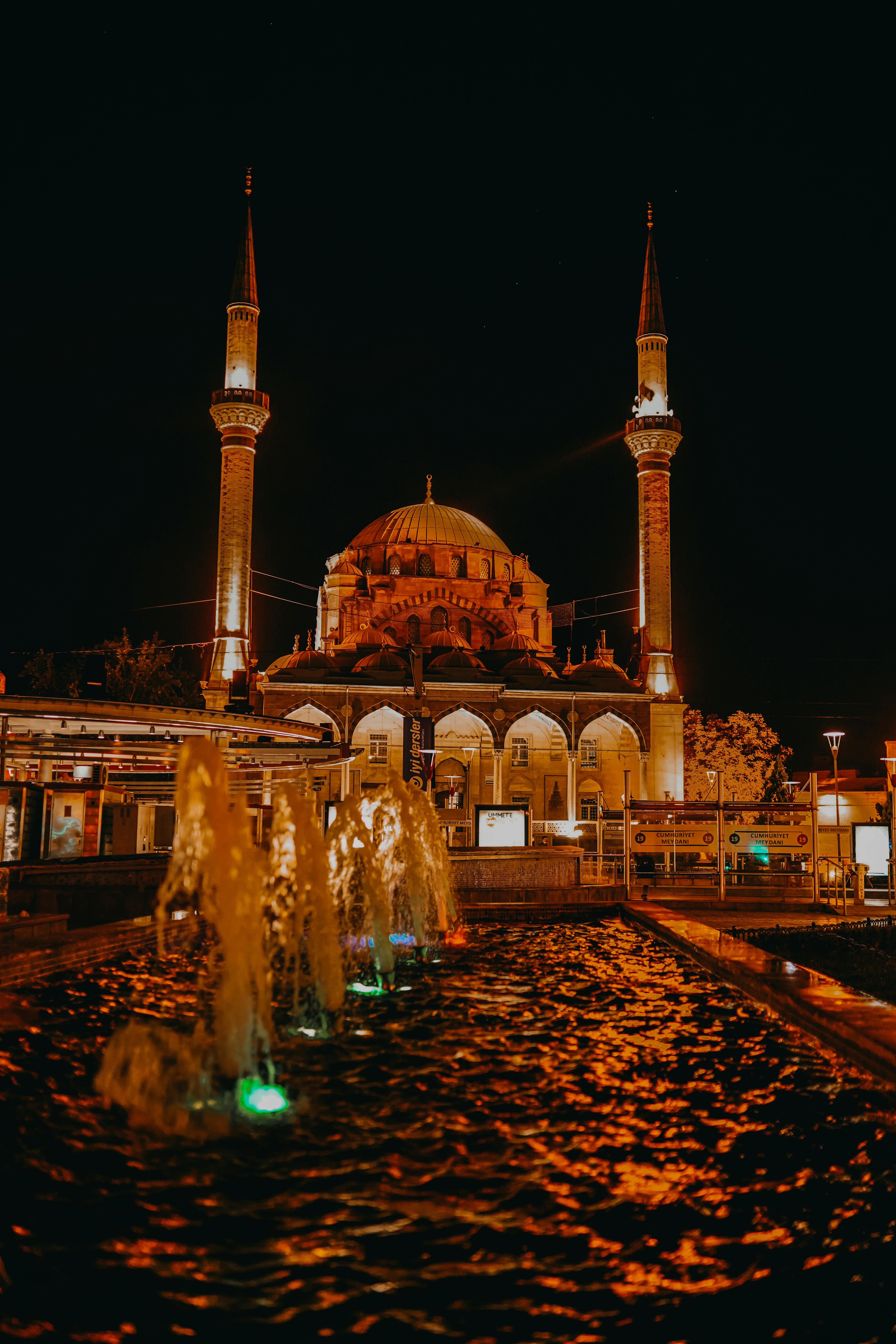 Minarets in Mosque in Medina · Free Stock Photo
