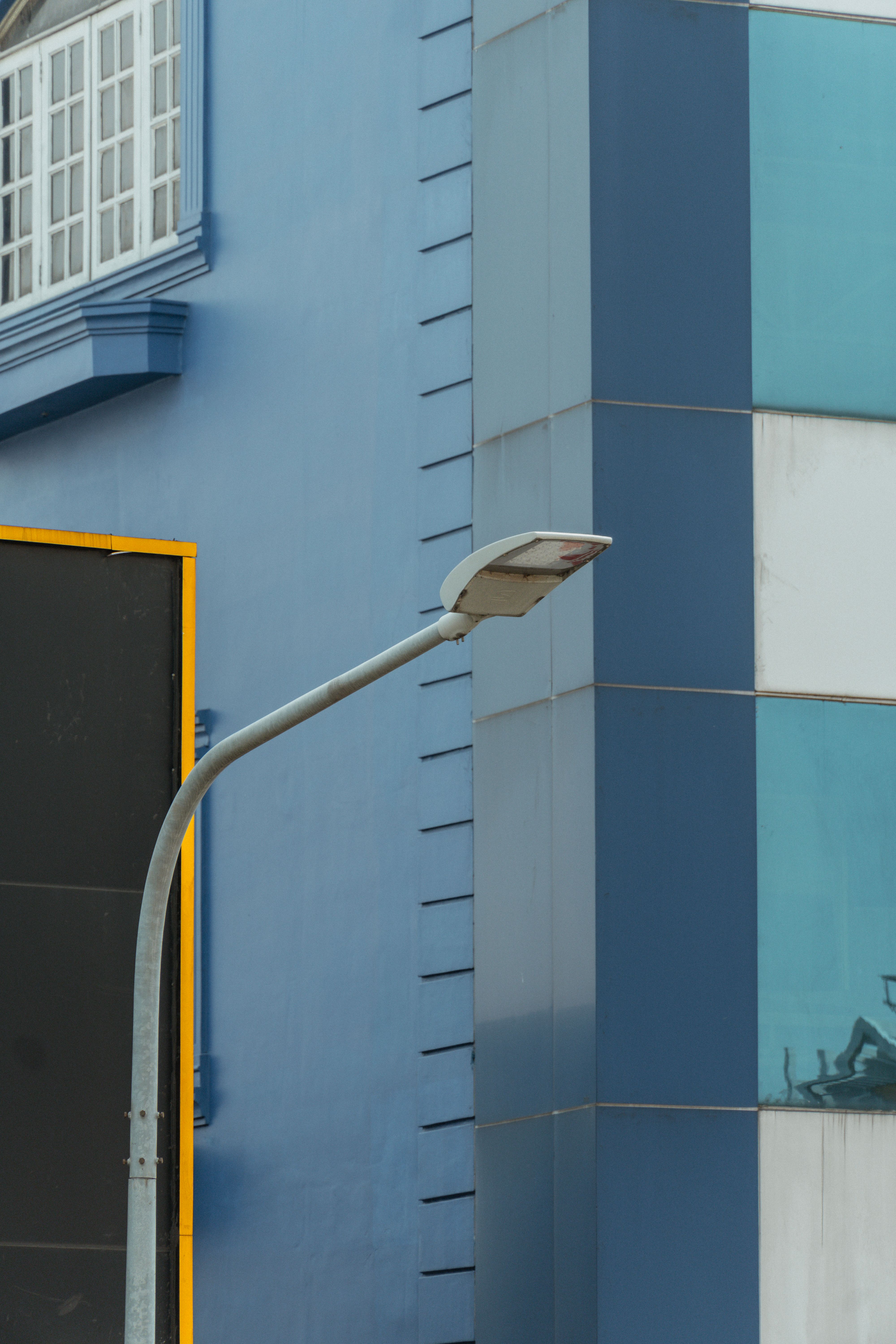 Street Lamp in front of Building Facade · Free Stock Photo