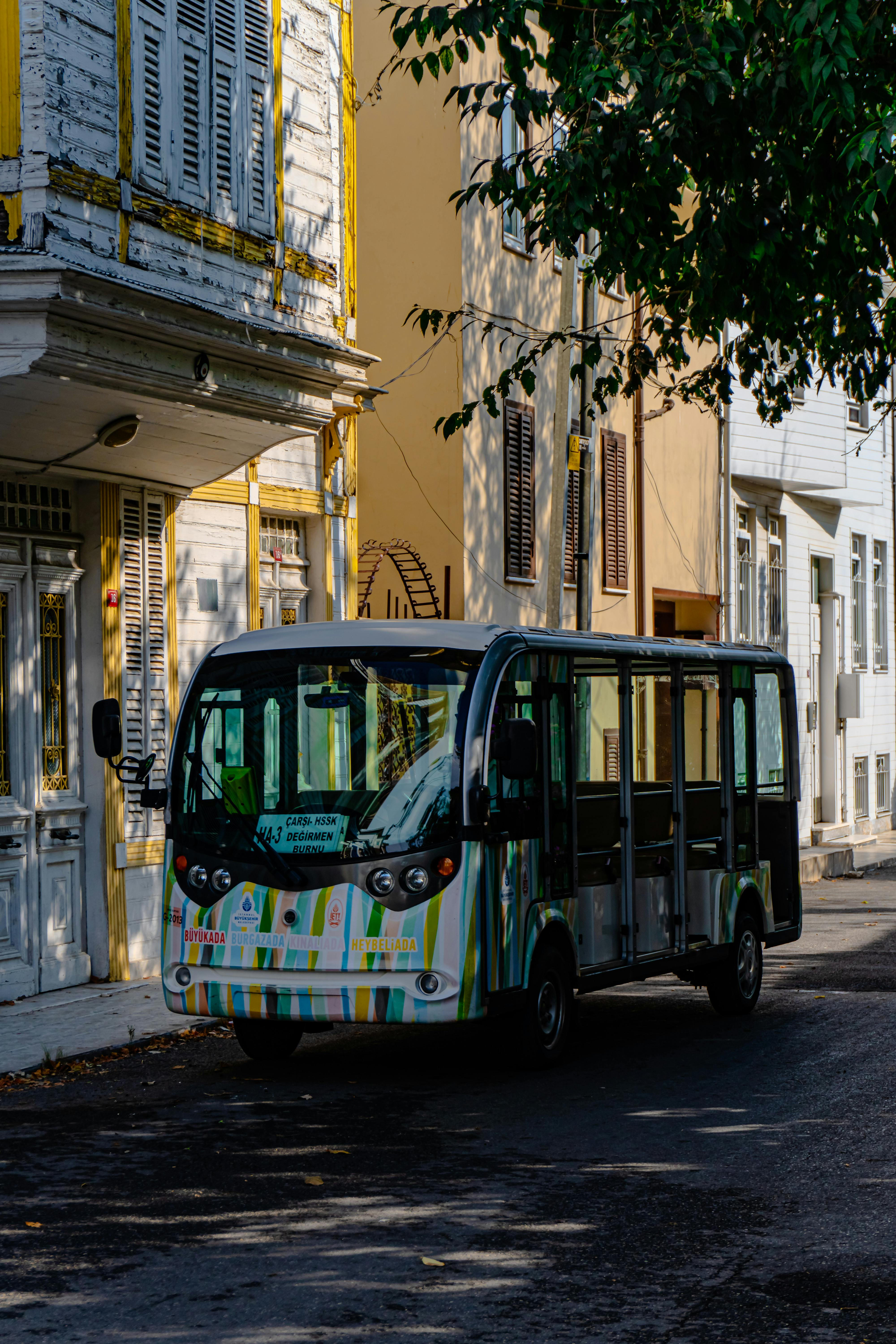 Mini Bus Photos, Download The BEST Free Mini Bus Stock Photos & HD Images