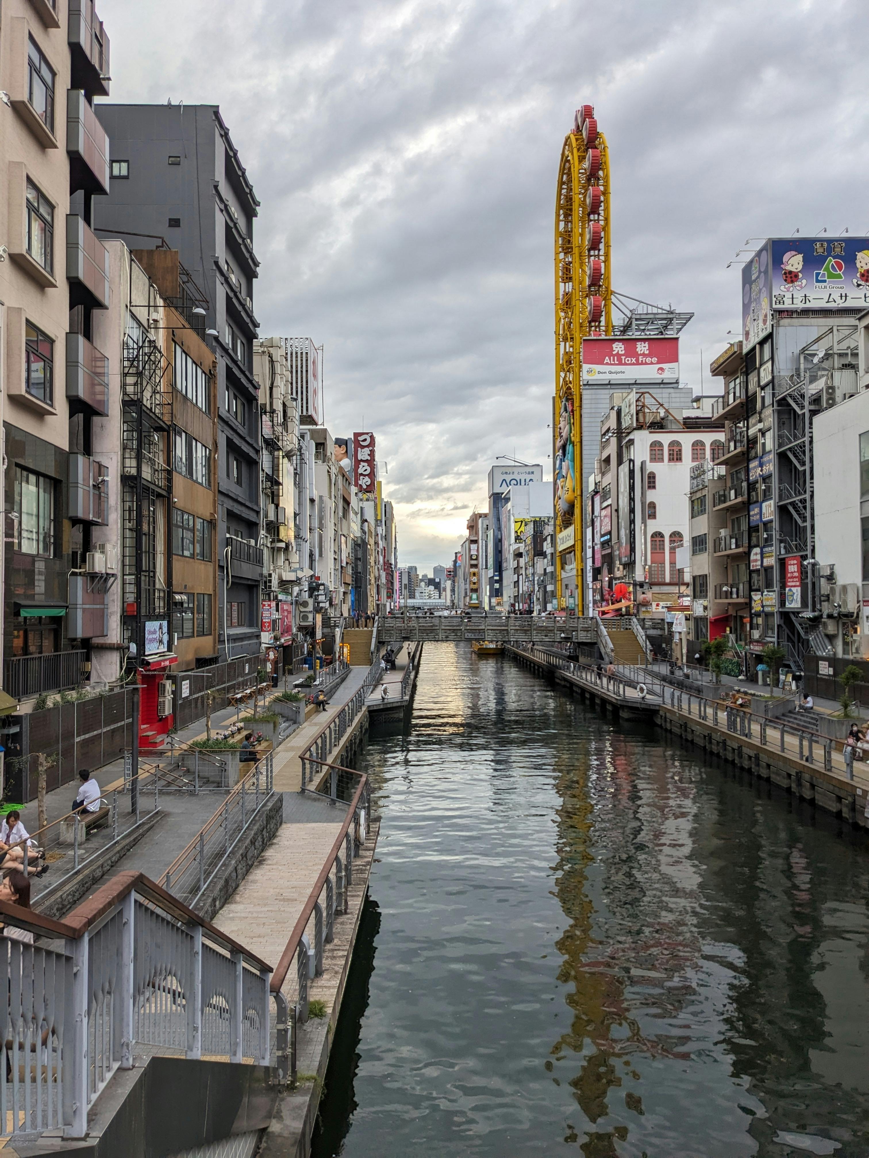 River In The Middle Of A City · Free Stock Photo