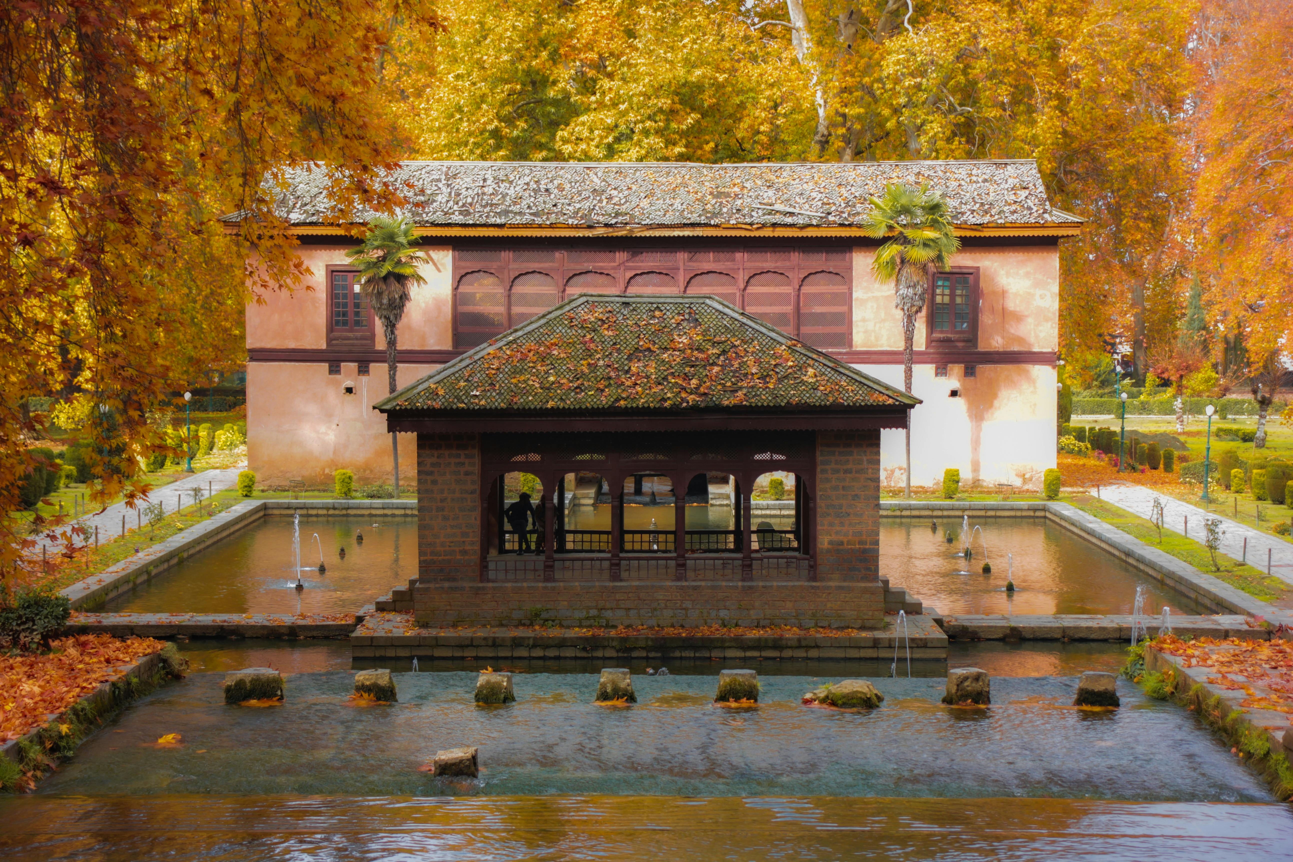 Pavilion on Water in Achabal Gardens · Free Stock Photo