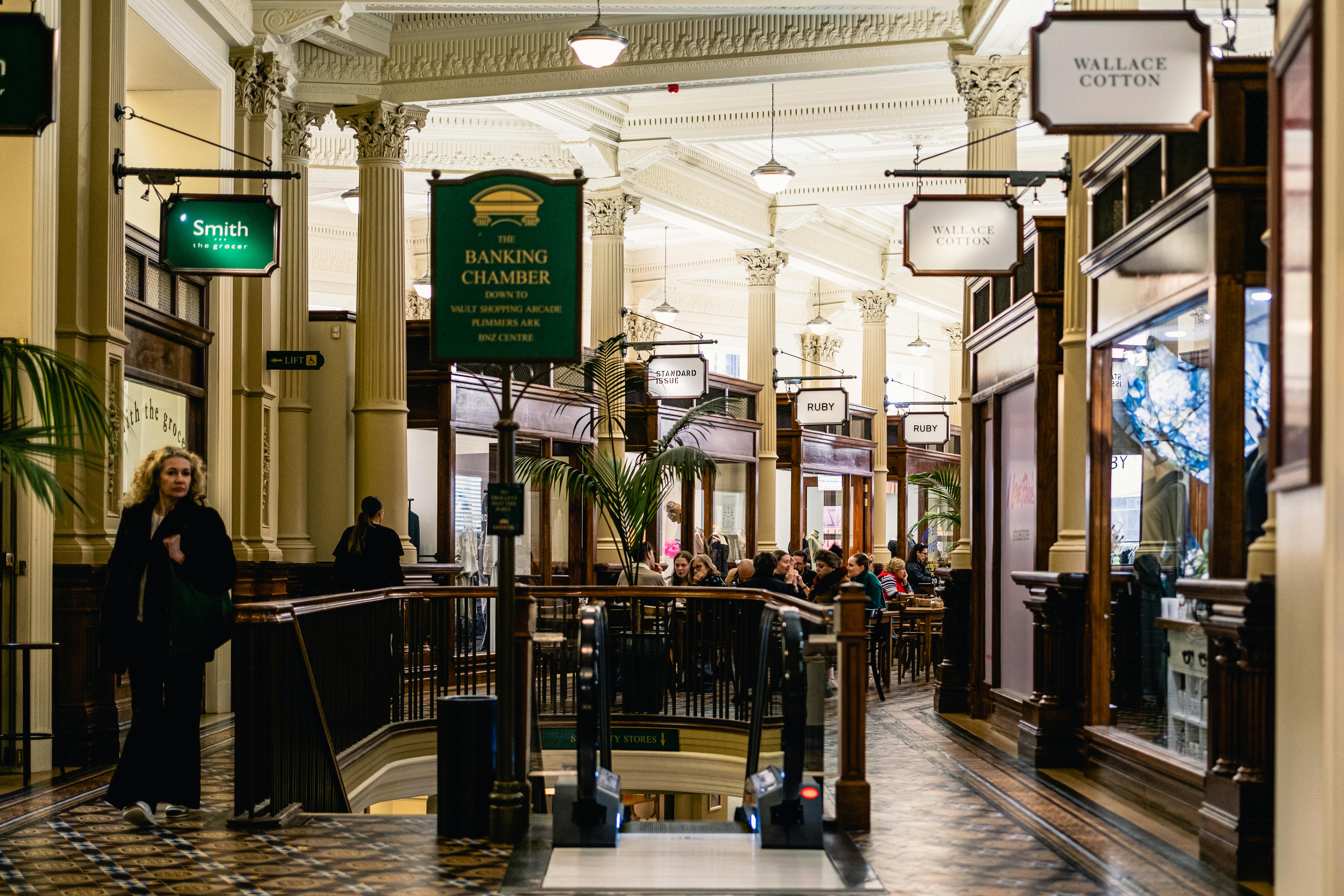 Bank Interior Photos, Download The BEST Free Bank Interior Stock Photos ...