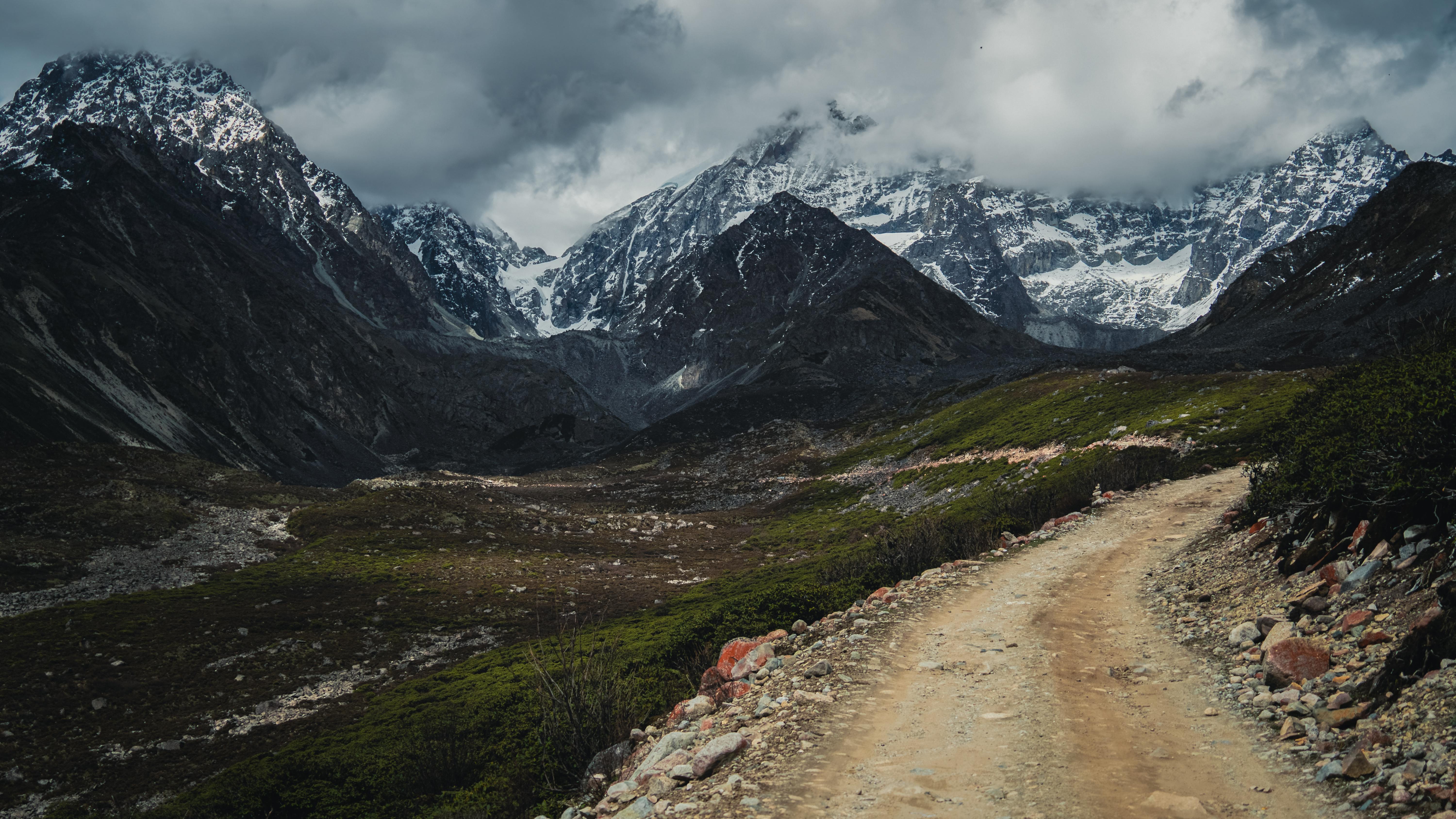 Path Along the Ridge of the Mountain · Free Stock Photo