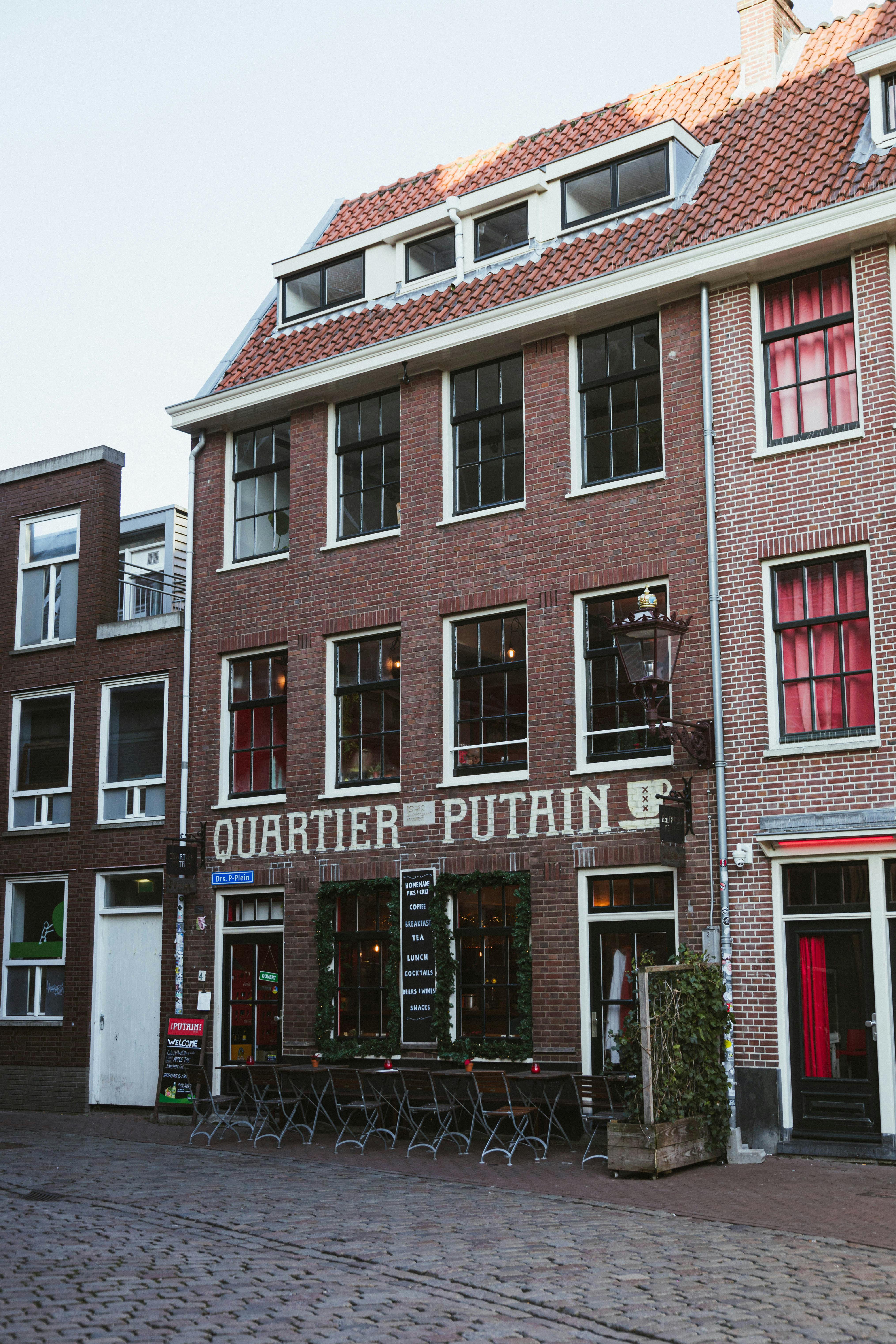 A Traditional Building with a Cafe · Free Stock Photo