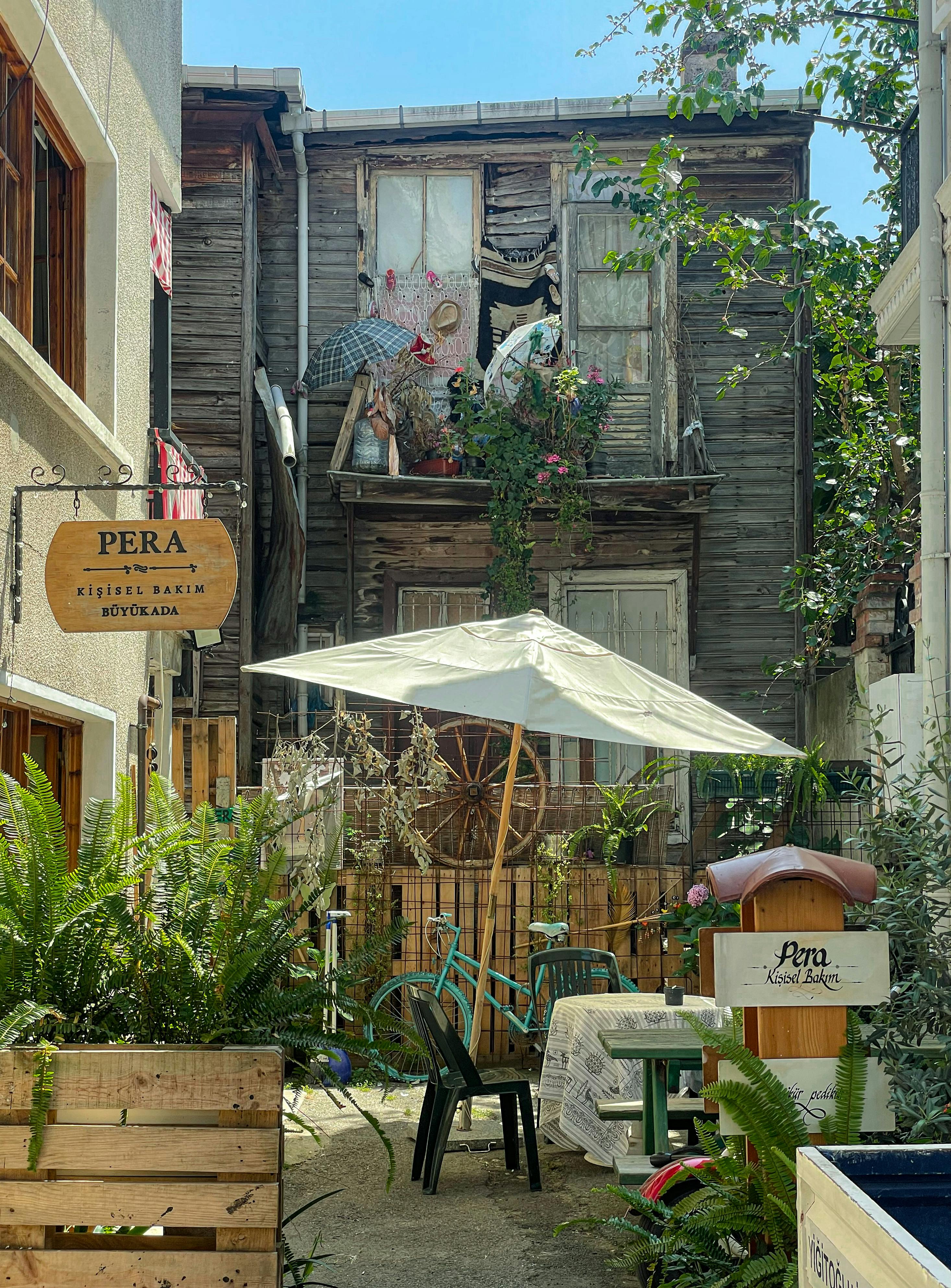 Pera Cafe in Istanbul · Free Stock Photo