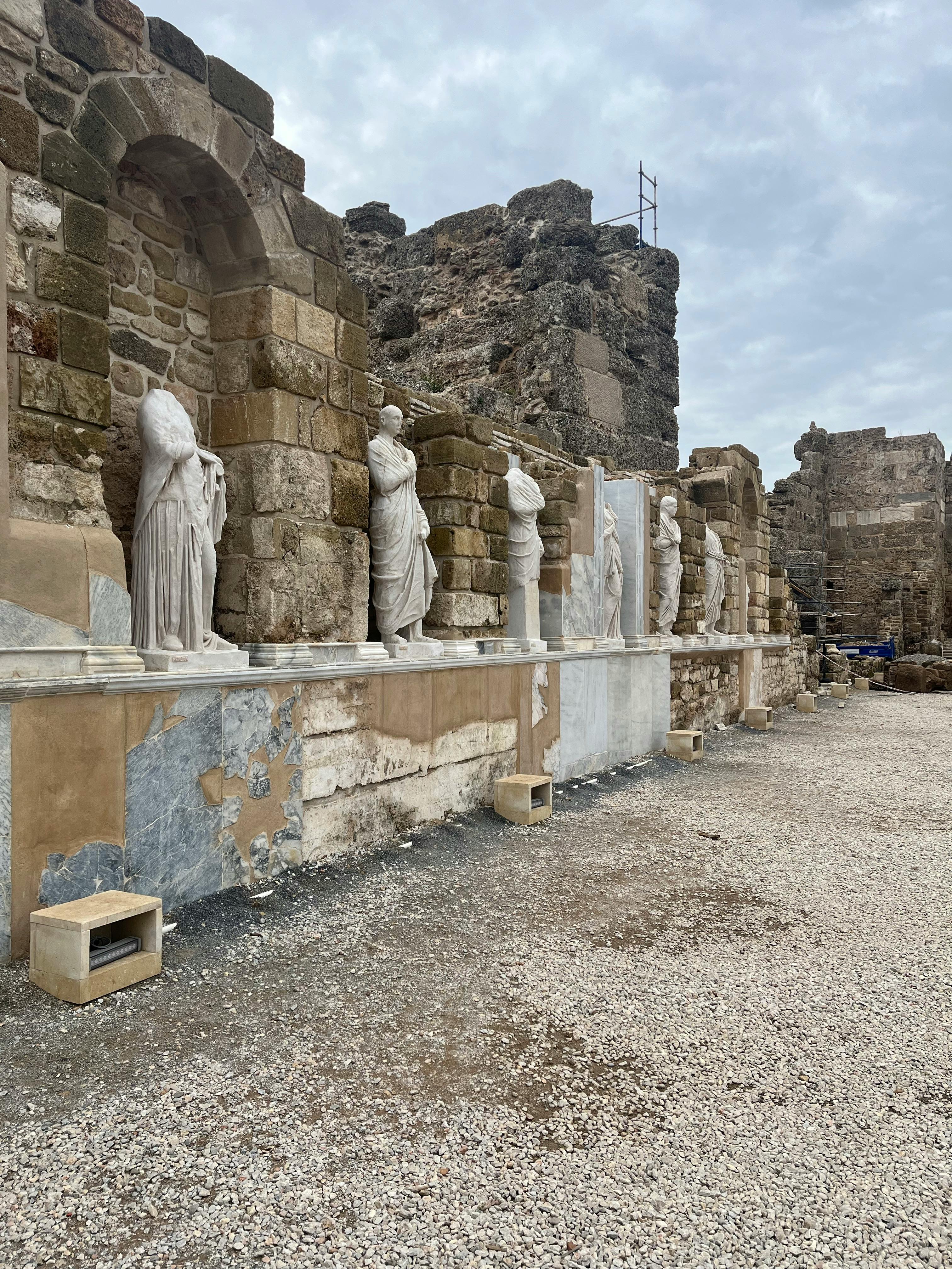 Sculptures and Walls in Ancient Ruins · Free Stock Photo