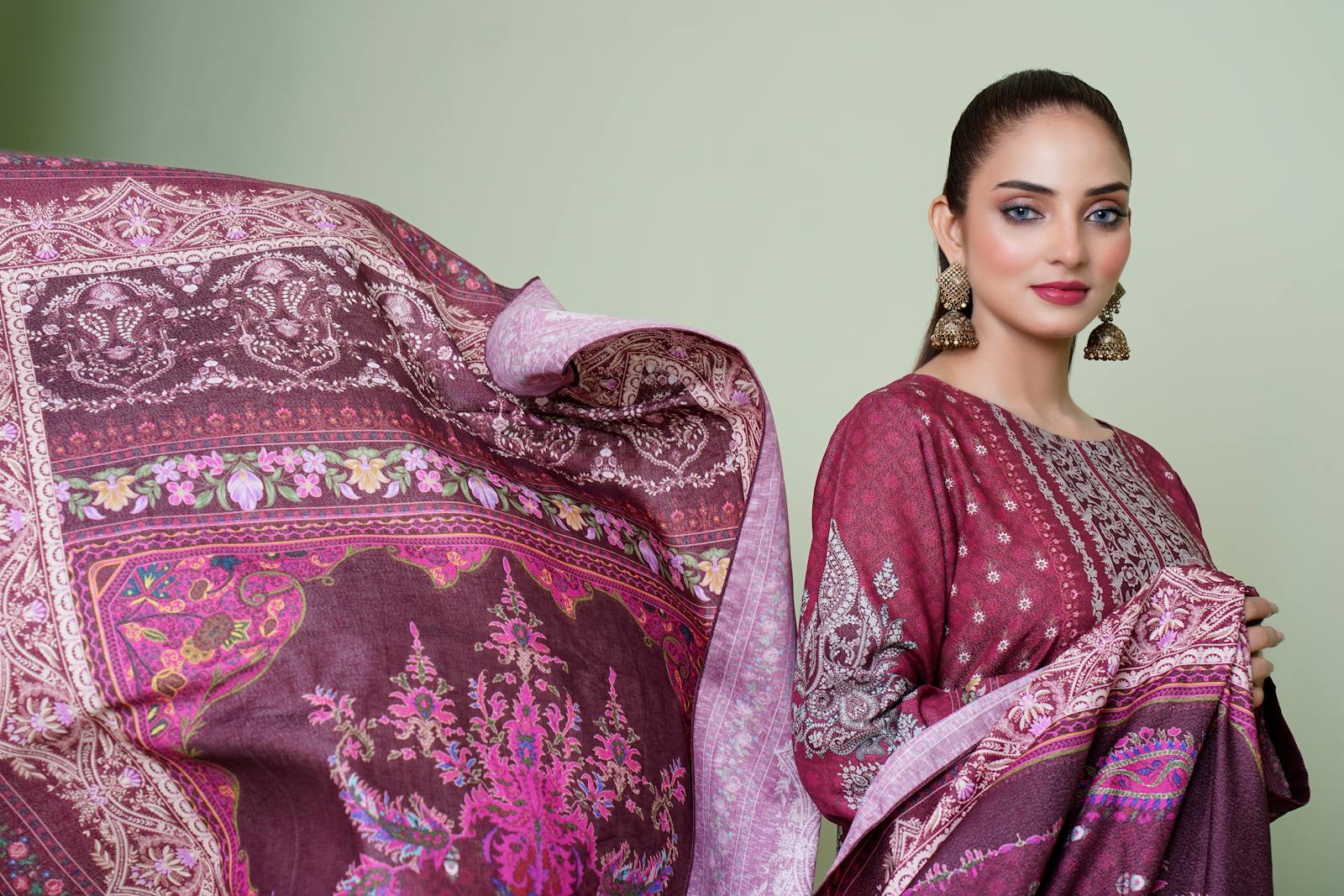 Traditional Dress Of Qatar Photos, Download The BEST Free Traditional ...