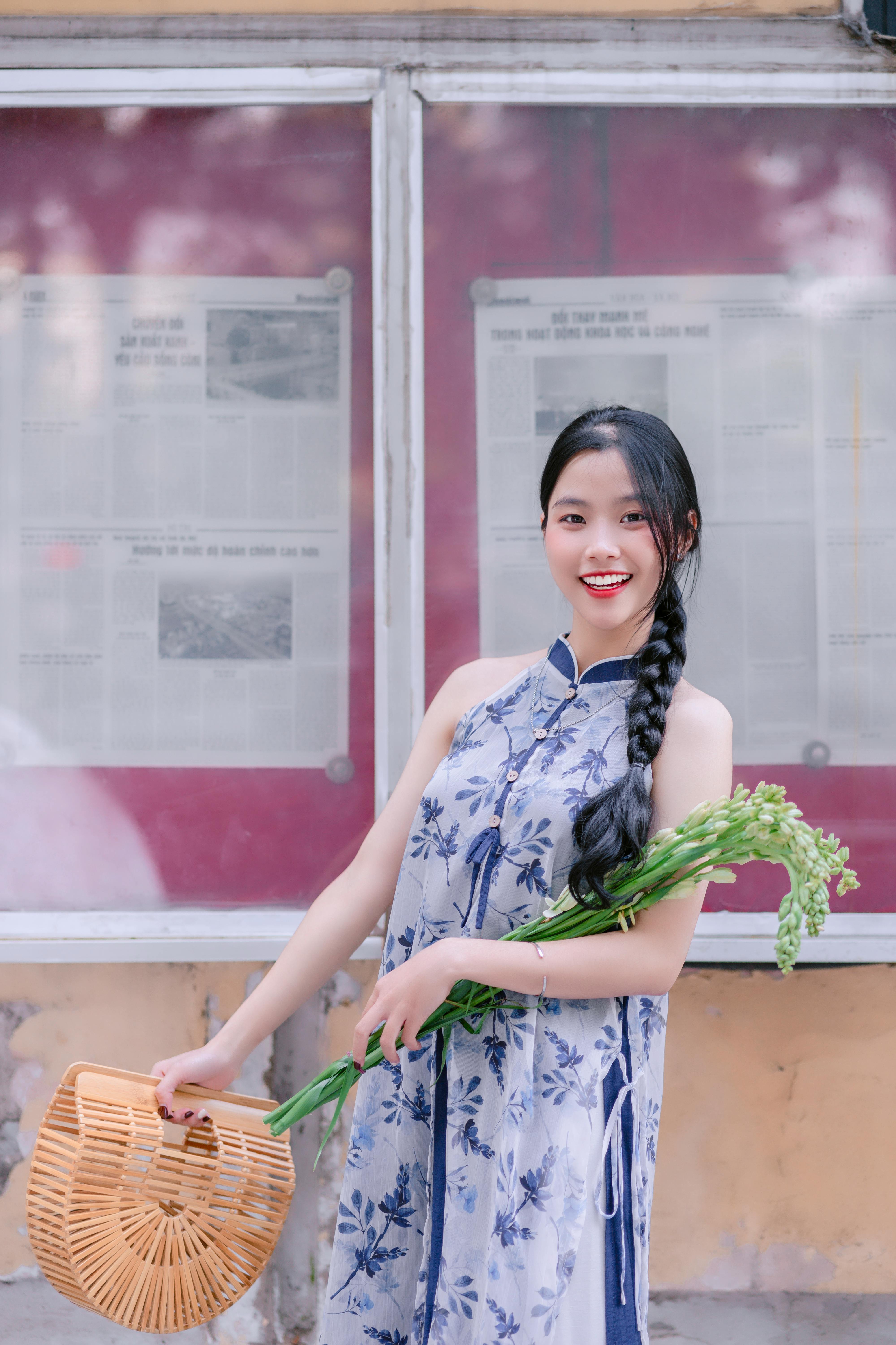 Newspaper Girl Photos, Download The BEST Free Newspaper Girl Stock ...