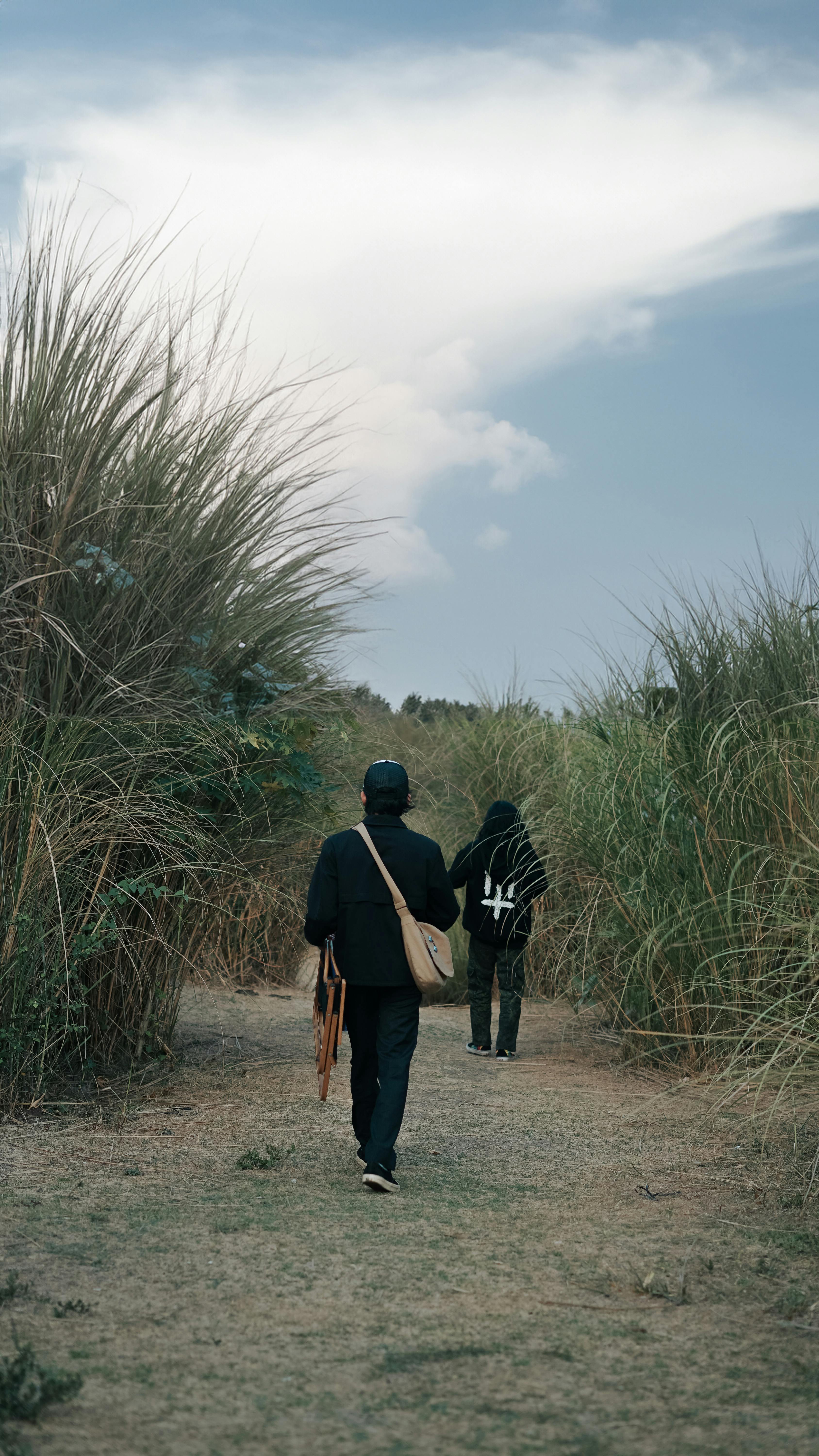 People in Countryside · Free Stock Photo