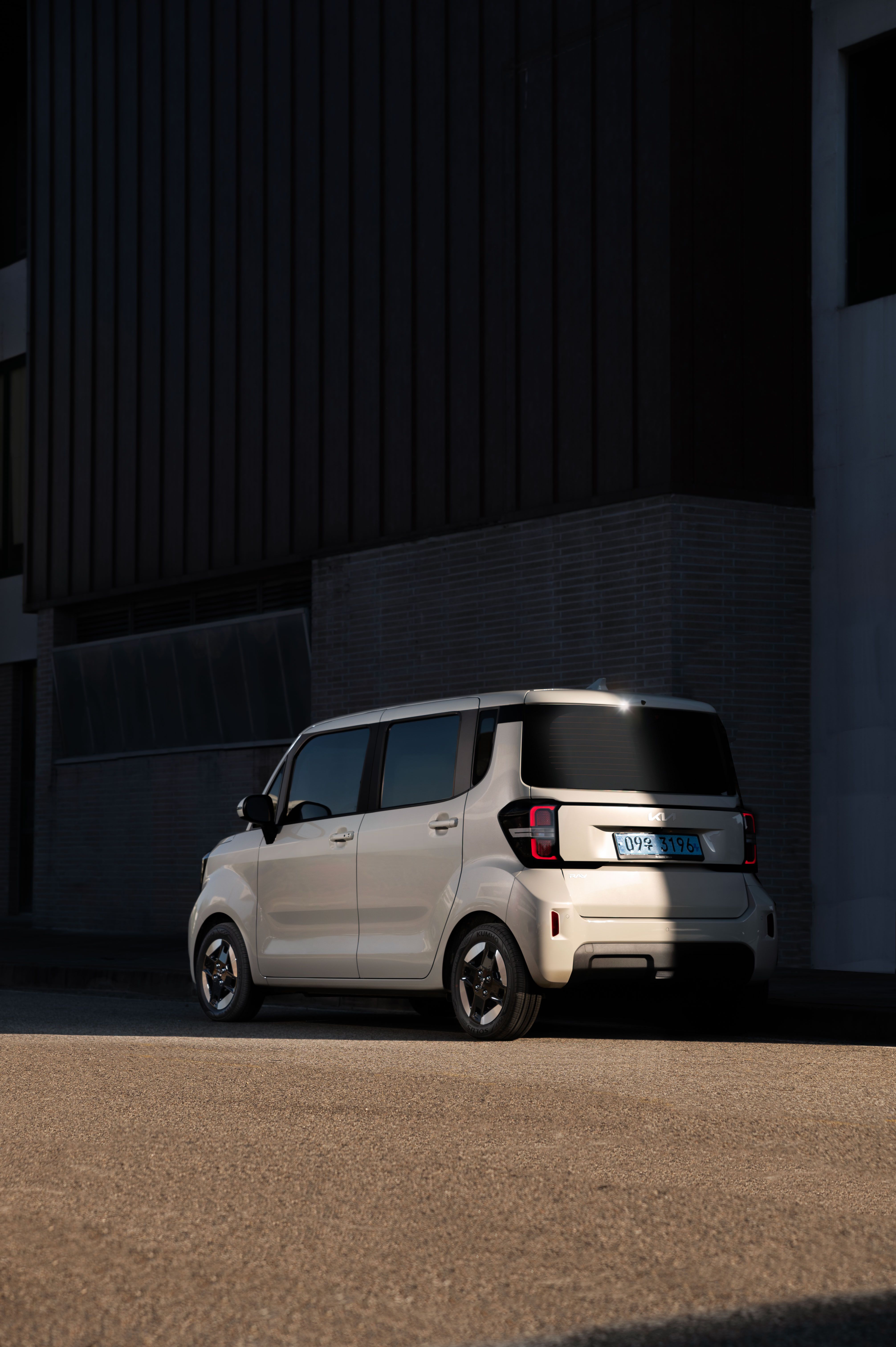 White Kia Ray near Building Wall · Free Stock Photo