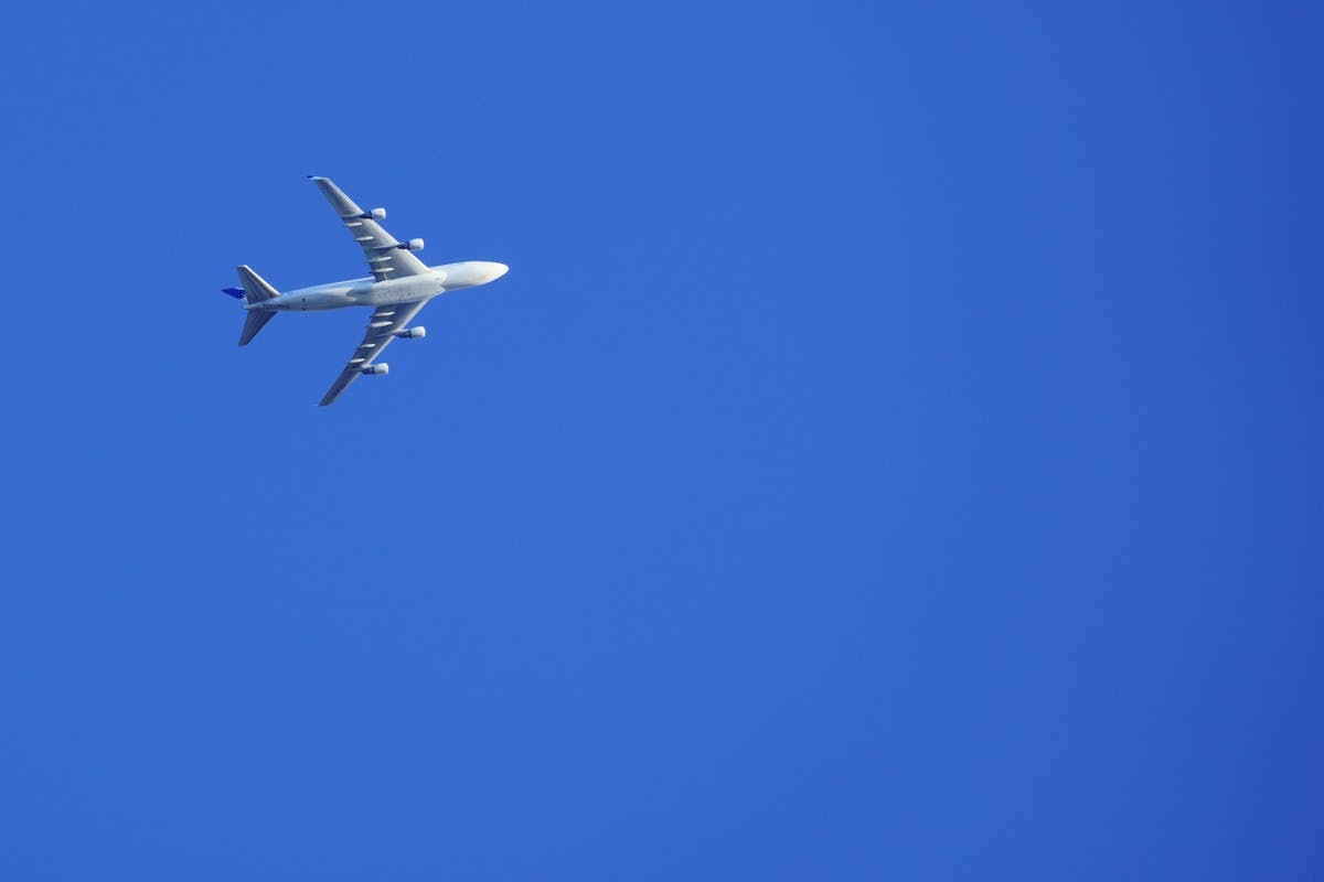 Plane Flying Photos, Download The BEST Free Plane Flying Stock Photos ...